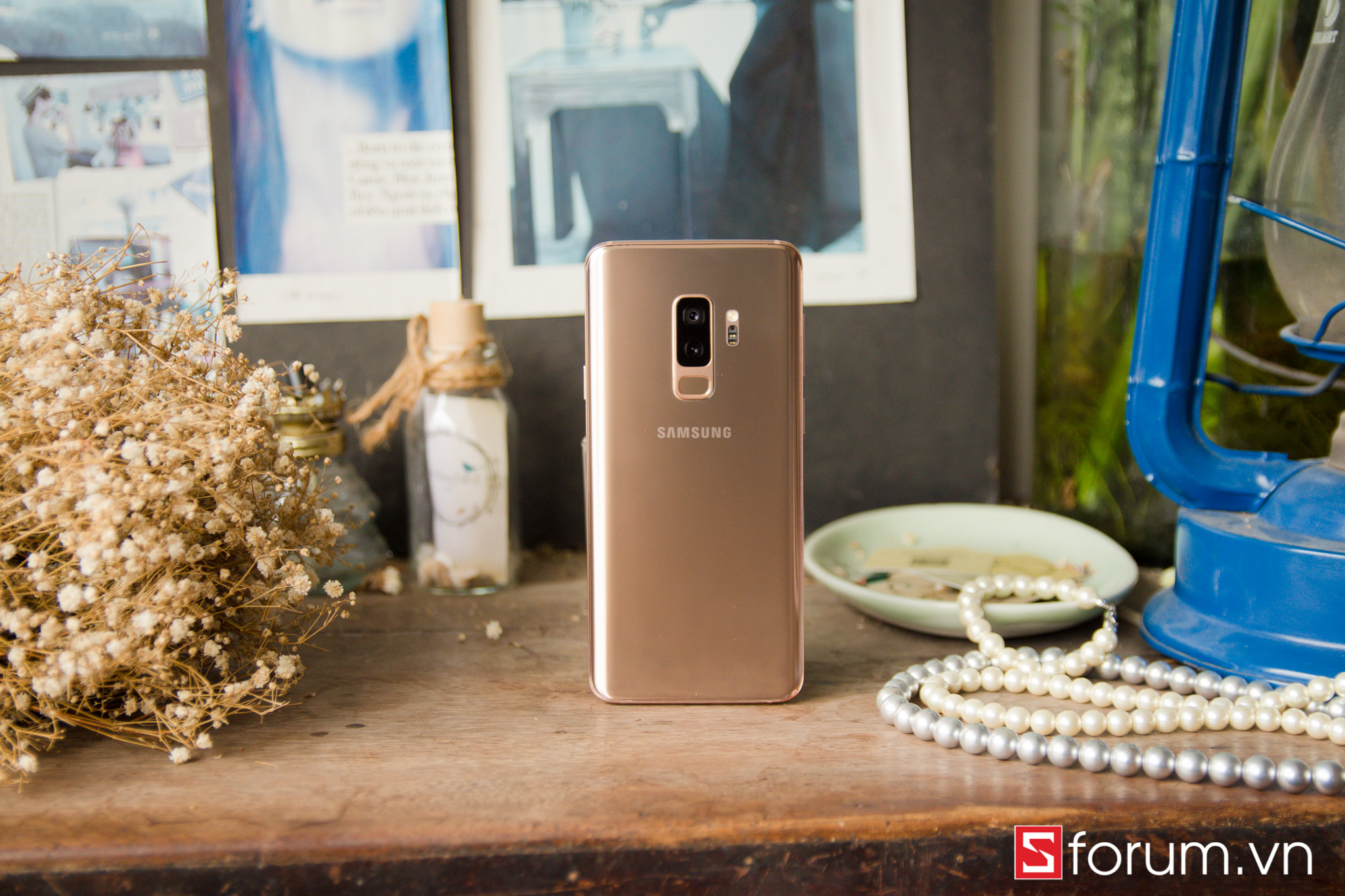 Chiêm ngưỡng Galaxy S9+ phiên bản Hoàng Kim tuyệt đẹp