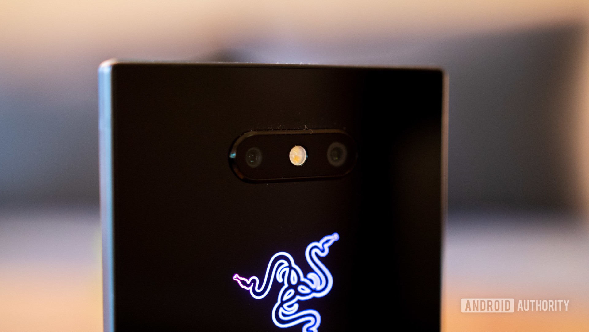 Đánh giá Razer Phone 2: Thiết kế đẹp, mạnh mẽ hơn, camera vẫn chưa thực ...