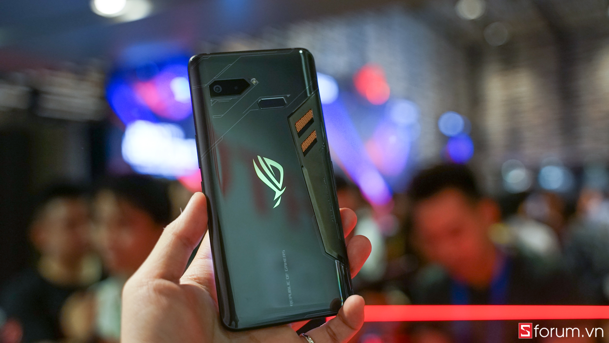 ASUS ROG Phone 8GB RAM, Snapdragon 845 ra mắt: Giá 19.9 triệu, cơ hội nhận vali full phụ kiện ...
