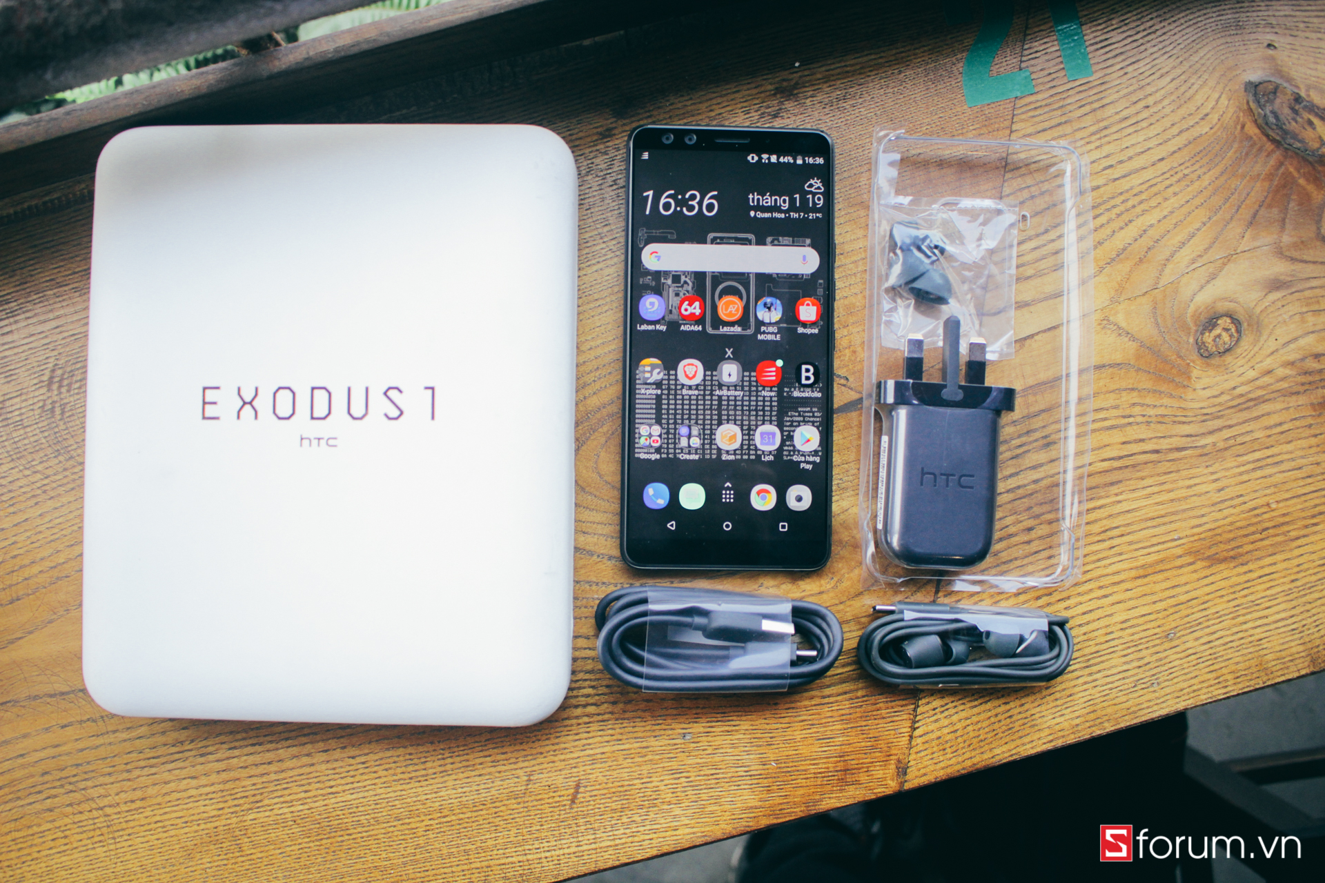 Trên tay HTC Exodus 1 tại VN: Smartphone chuyên tiền ảo, cấu hình ...