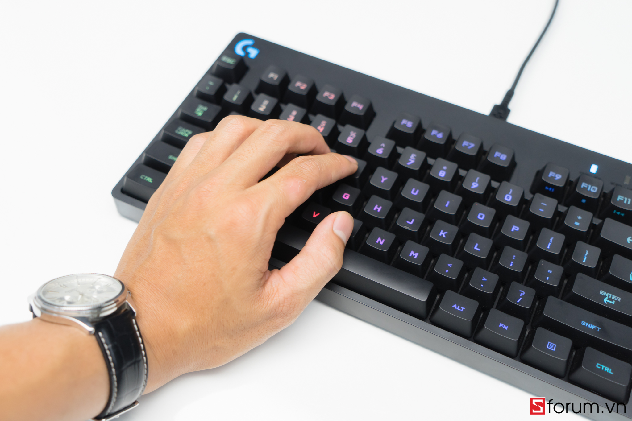 Đánh giá Logitech G Pro Keyboard: Thiết kế hiện đại, đèn RGB 16 triệu ...