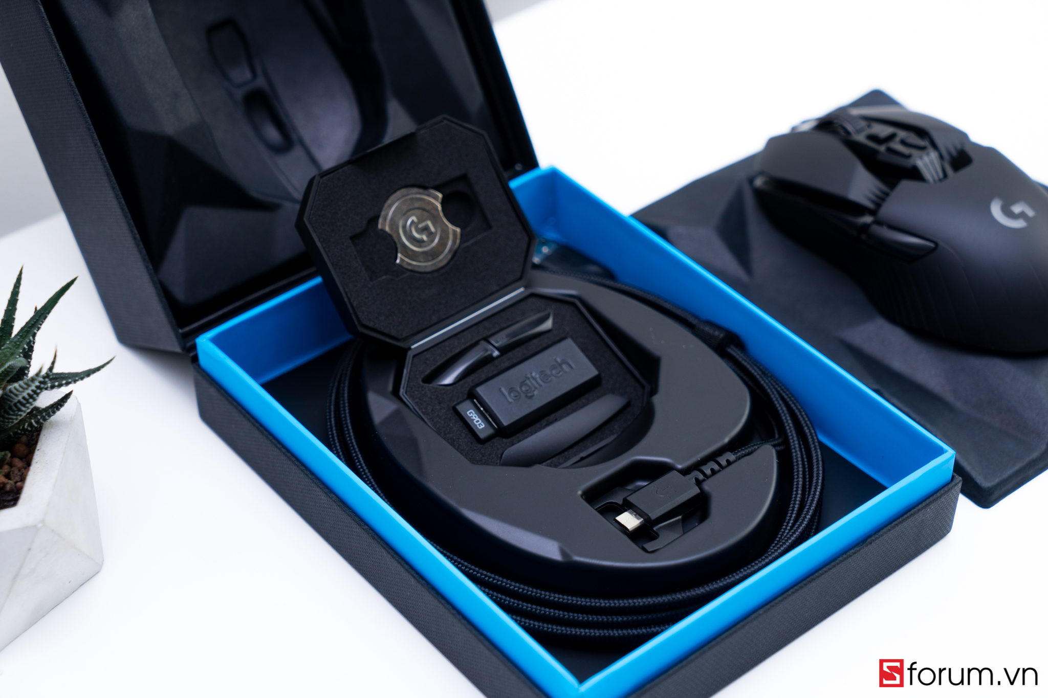 Đánh giá Logitech G903: Thà là đắt, nhưng xắt ra miếng