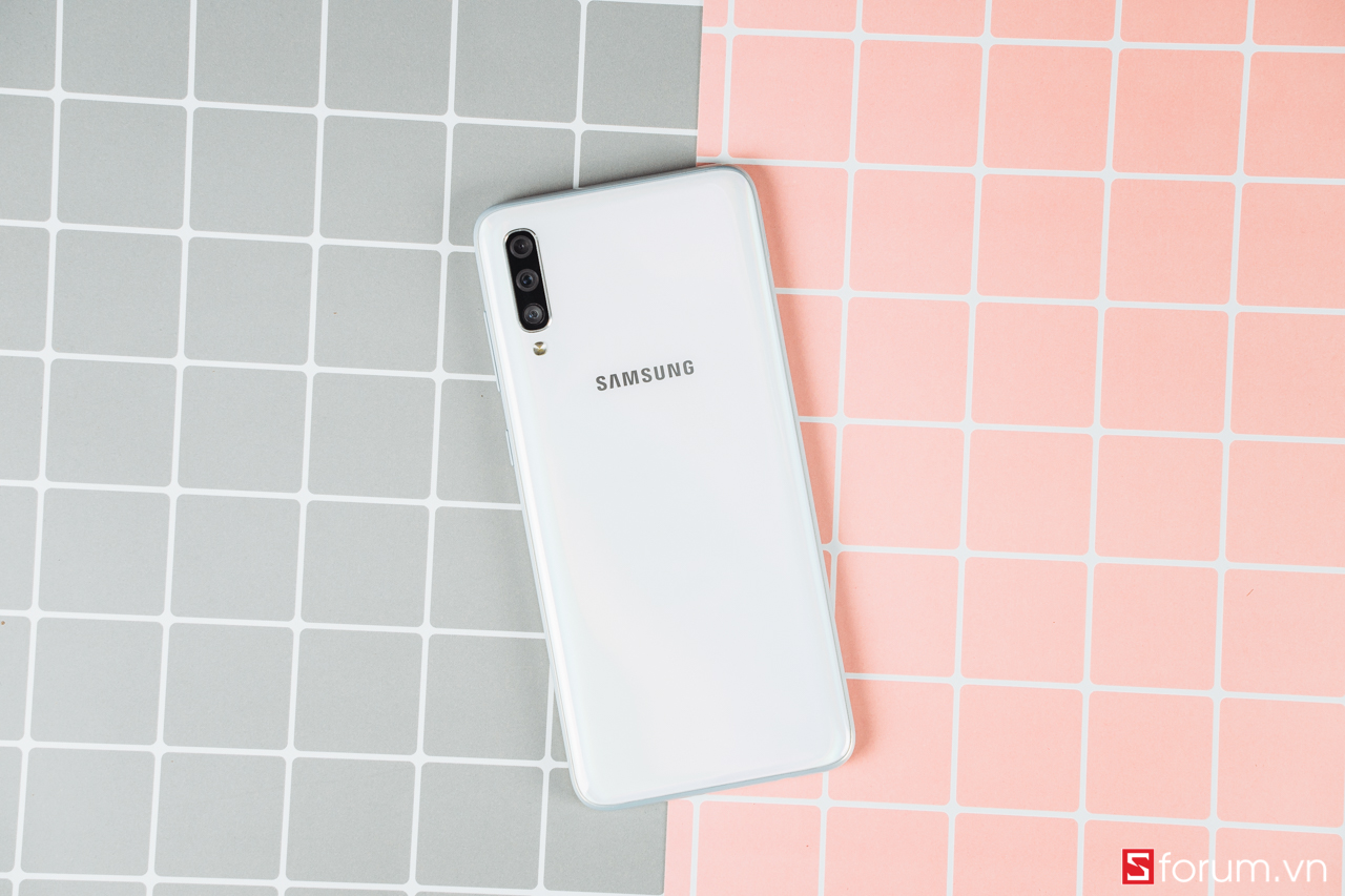 Trên tay Galaxy A70: Phiên bản phóng to của A50 với hiệu năng mạnh ...