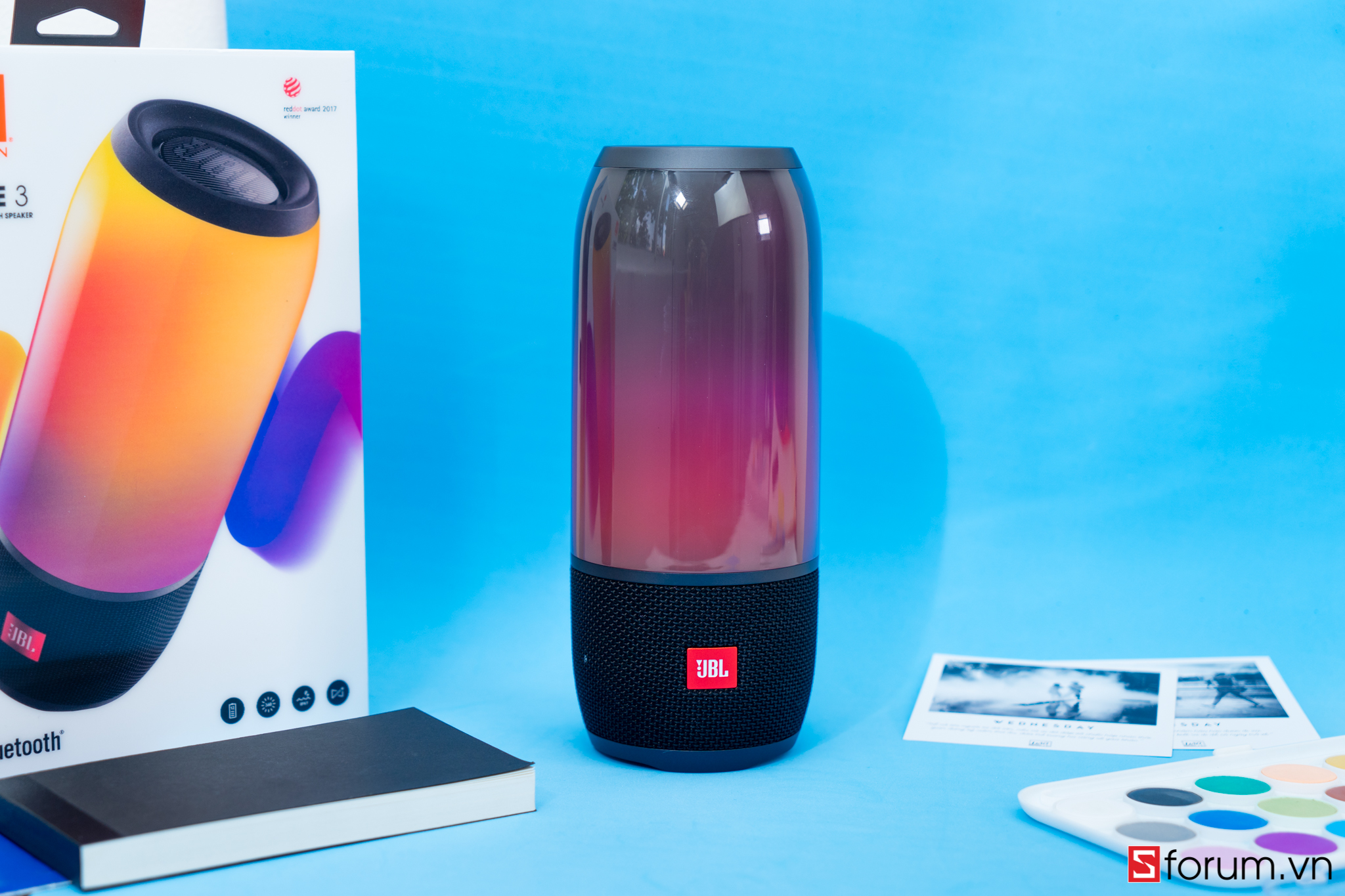 Mở hộp JBL Pulse 3: Khi sự "màu mè" được nâng lên một tầm cao mới