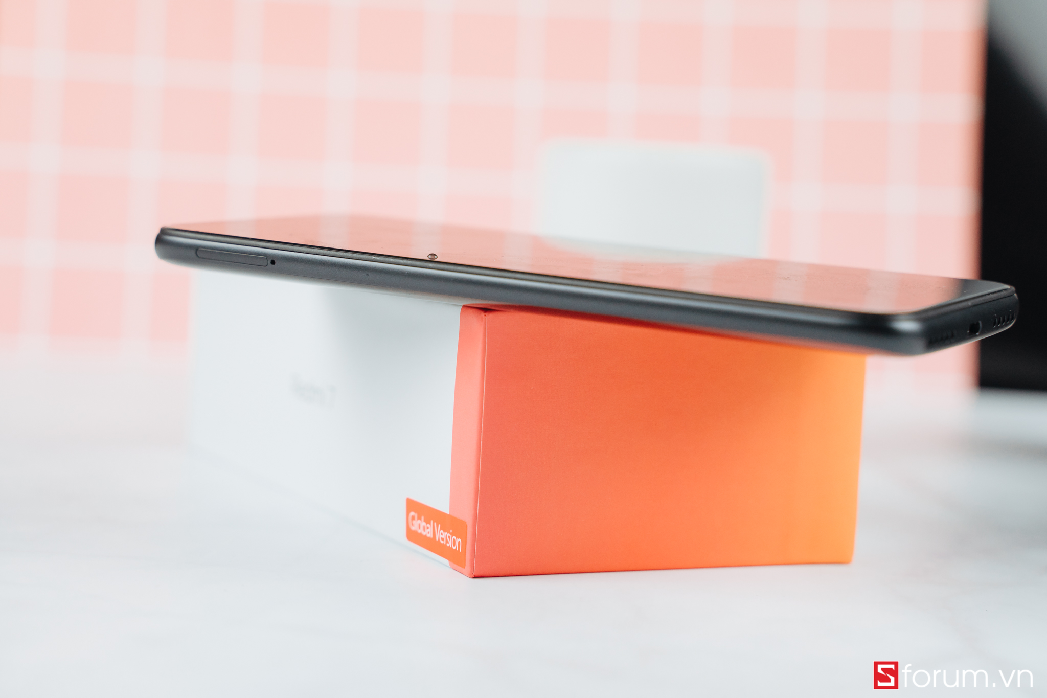 Mở hộp Redmi 7 chính hãng: Smartphone giá rẻ đáng sở hữu nhất hiện tại