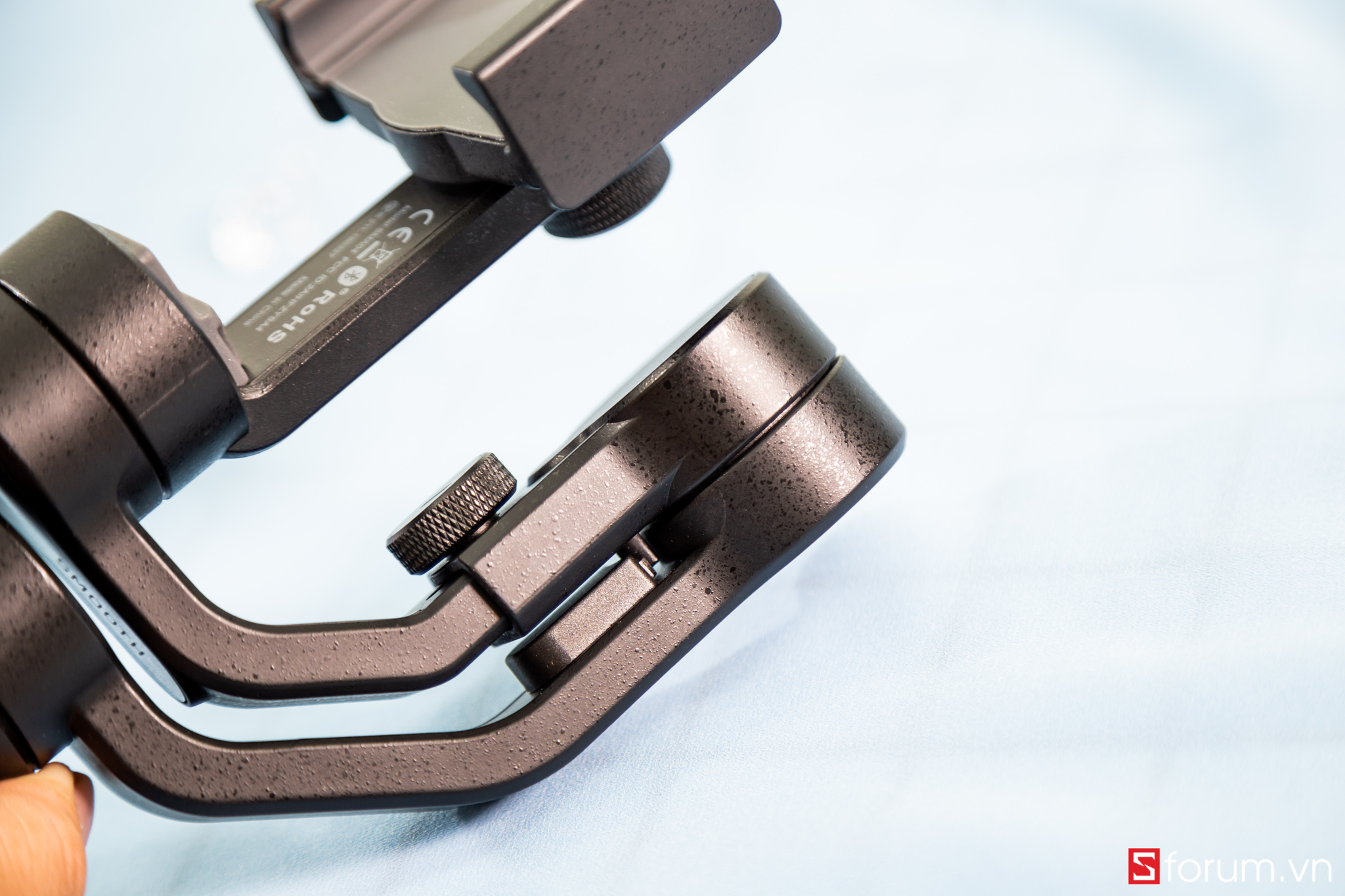 Trên tay Zhiyun Smooth 4: Gimbal điện thoại cho người dùng chuyên nghiệp