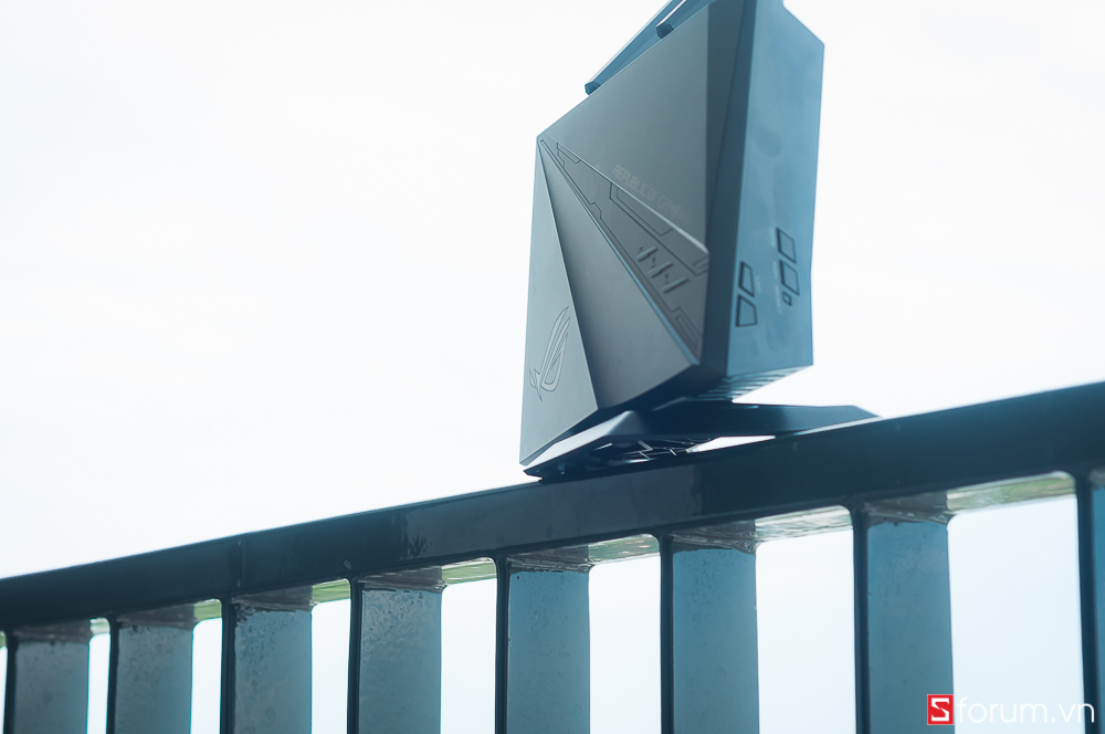 Trên tay router ASUS ROG Rapture GT-AC2900: Đèn LED huyền hảo, giá sẽ cao