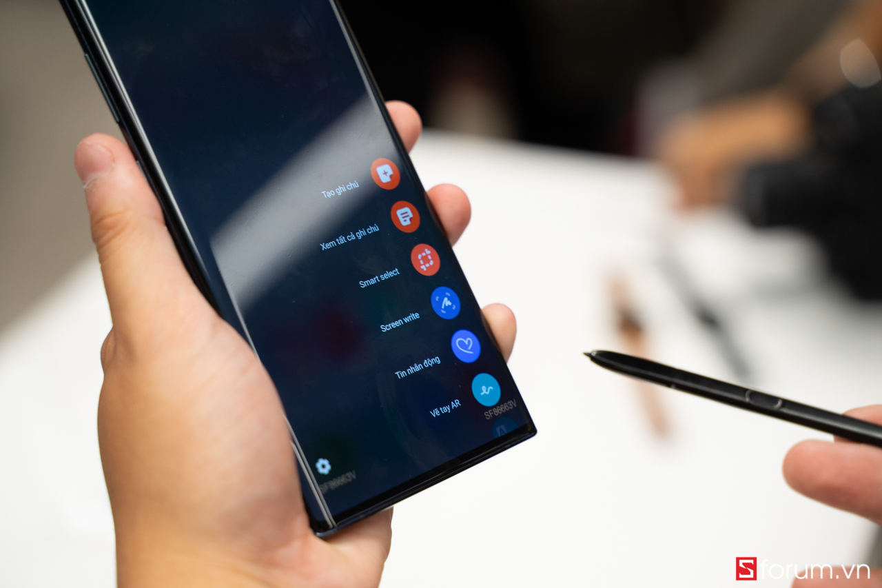 Trên tay Galaxy Note 10/Note 10+ tại VN: Hấp dẫn ngay từ lần chạm đầu tiên