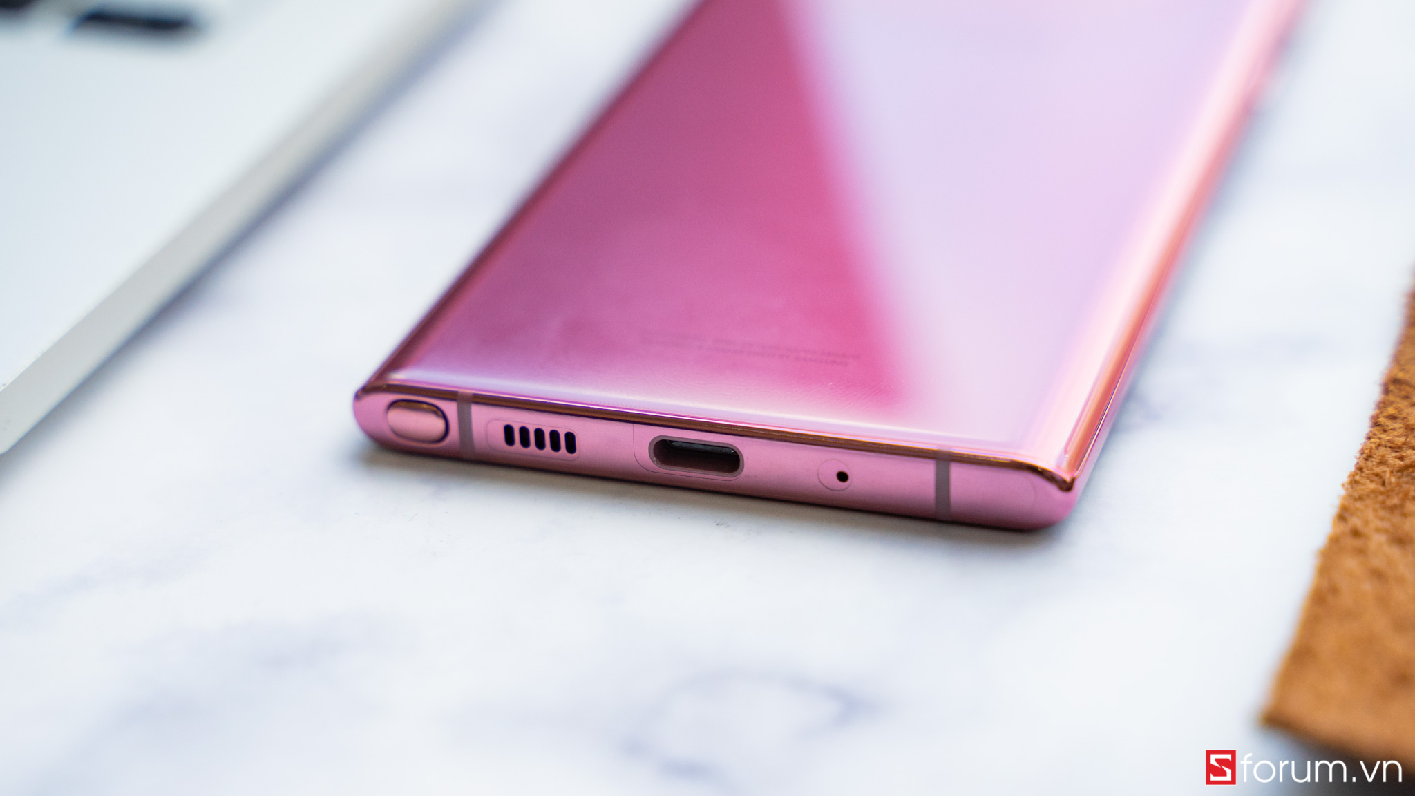 Mời chiêm ngưỡng vẻ đẹp sang trọng, quý phái của Galaxy Note 10 Aura Pink