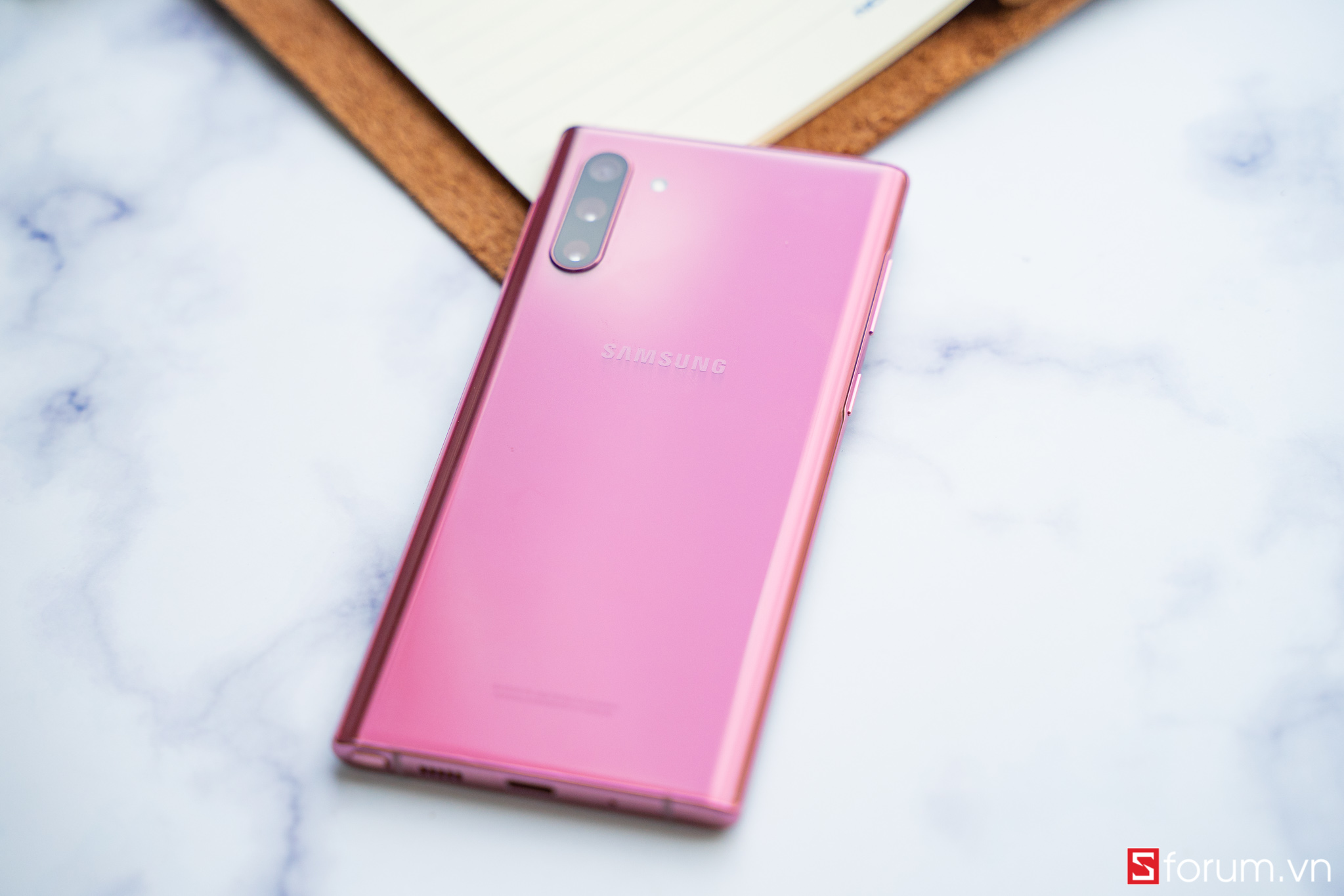 Mời chiêm ngưỡng vẻ đẹp sang trọng, quý phái của Galaxy Note 10 Aura Pink