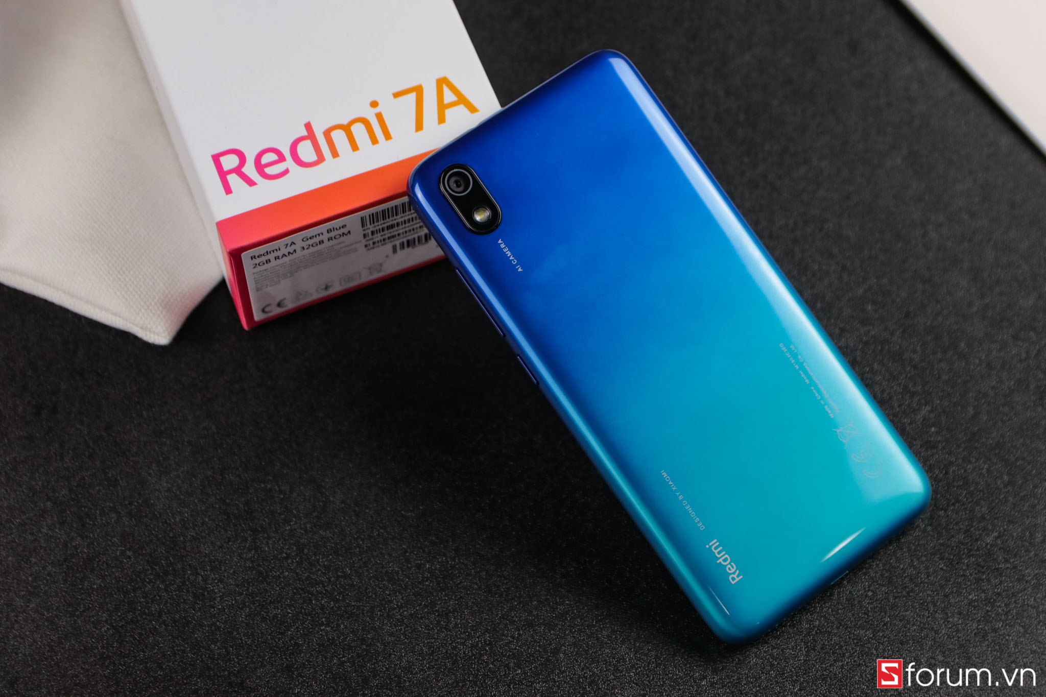 Trên tay Xiaomi Redmi 7A: Thiết kế gọn, cấu hình trung bình, pin trâu ...