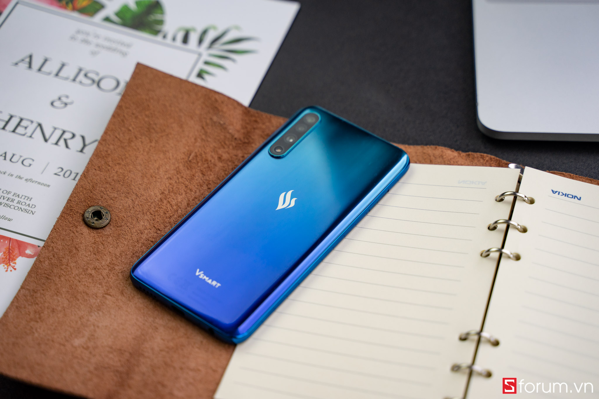 Trên tay Vsmart Live: Viền màn hình mỏng, Snapdragon 675, RAM 6GB, vân ...