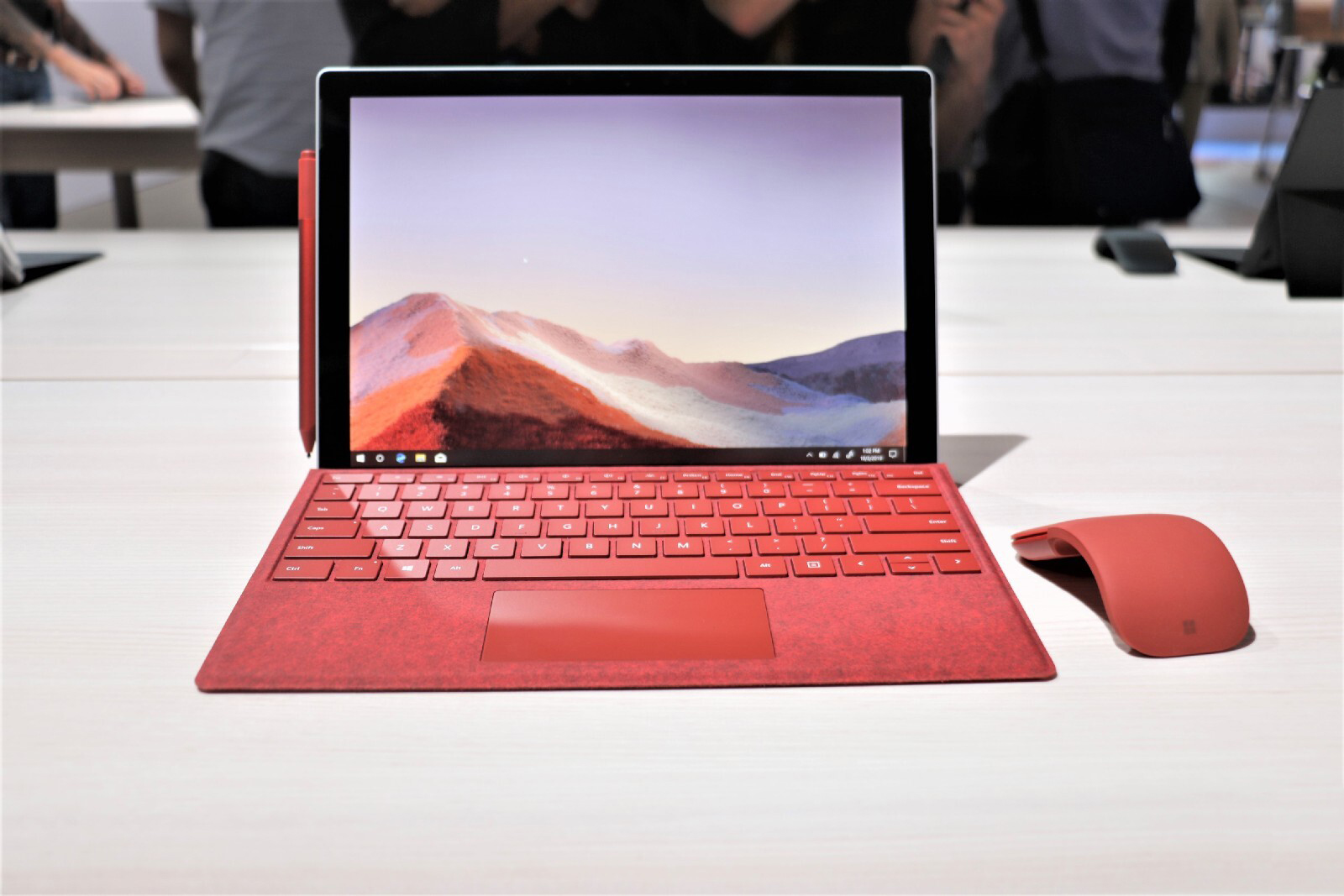 Trên tay đánh giá nhanh Surface Pro X và Surface Pro 7