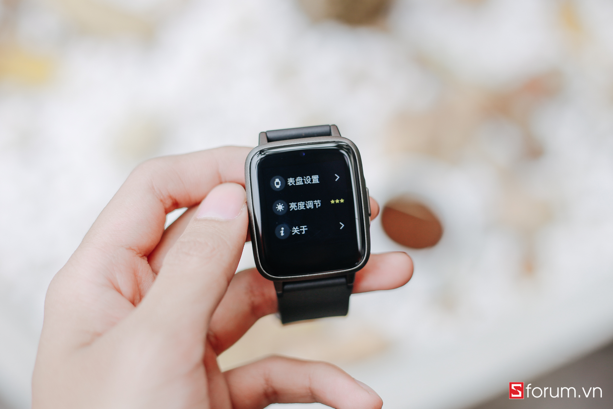 Trên tay Haylou LS01 tại VN: Thiết kế giống Apple Watch, giá siêu rẻ ...