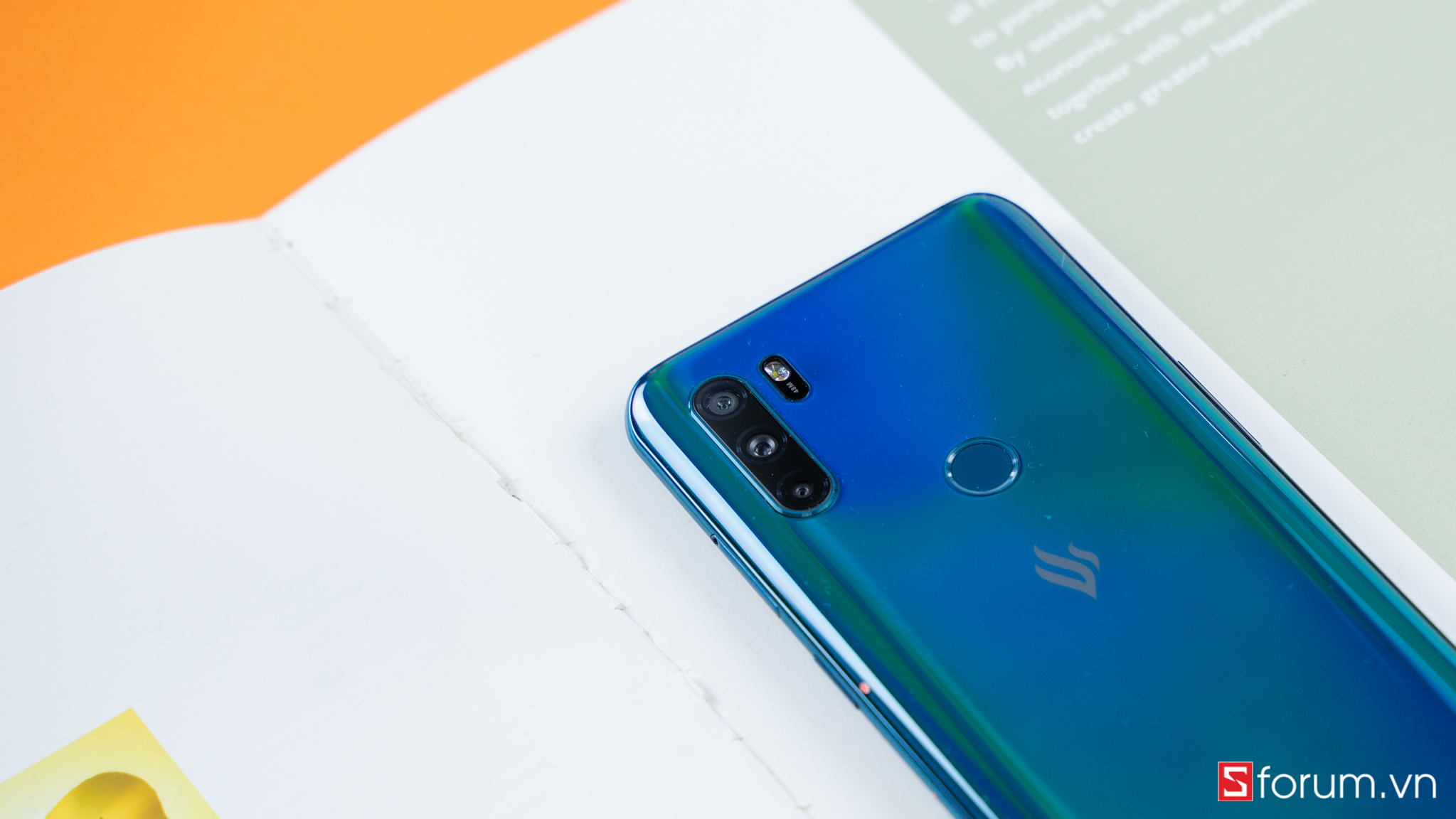 Trên tay Vsmart Active 3 xanh ngọc lục bảo: Màn hình tràn viền, camera ...