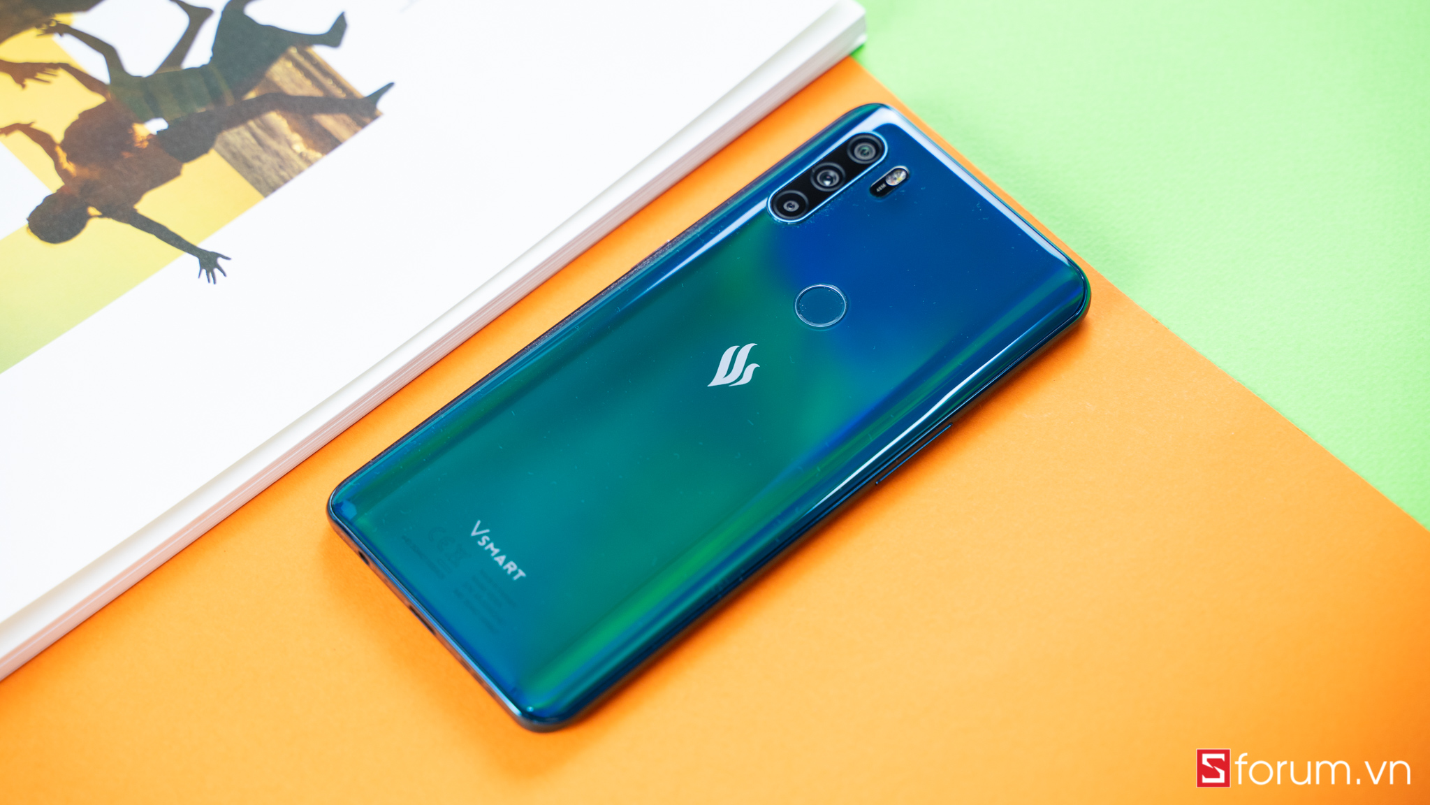 Trên tay Vsmart Active 3 xanh ngọc lục bảo: Màn hình tràn viền, camera ...