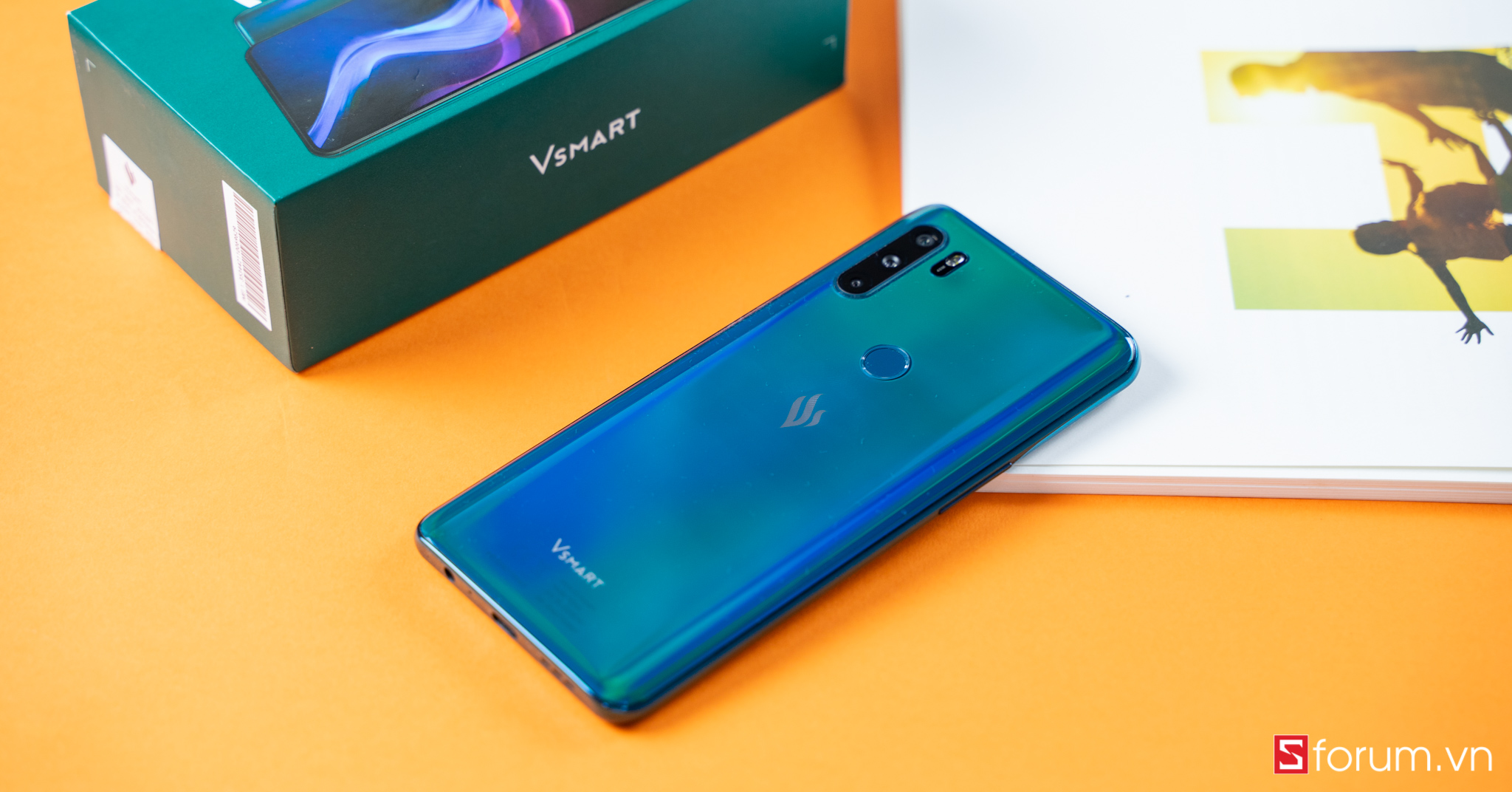 Trên tay Vsmart Active 3 xanh ngọc lục bảo: Màn hình tràn viền, camera ...