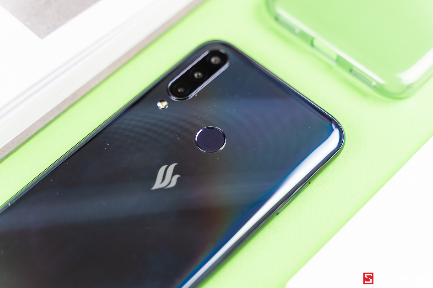 Trên tay Vsmart Joy 3: Máy khá nặng, màn hình lớn, pin 5,000 mAh có sạc ...