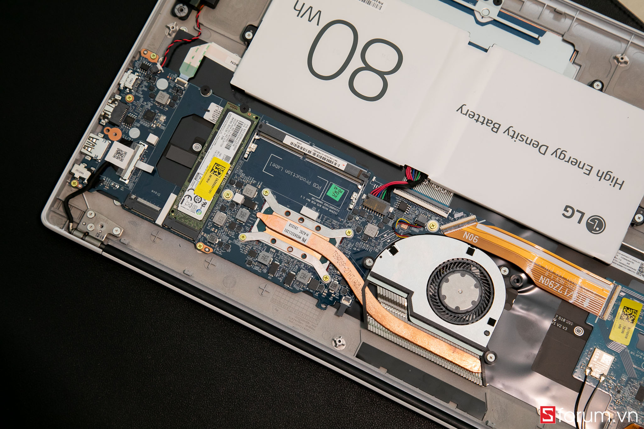 Khám phá nội thất LG Gram 17 inch: Mainboard siêu gọn nhưng dễ nâng cấp ...