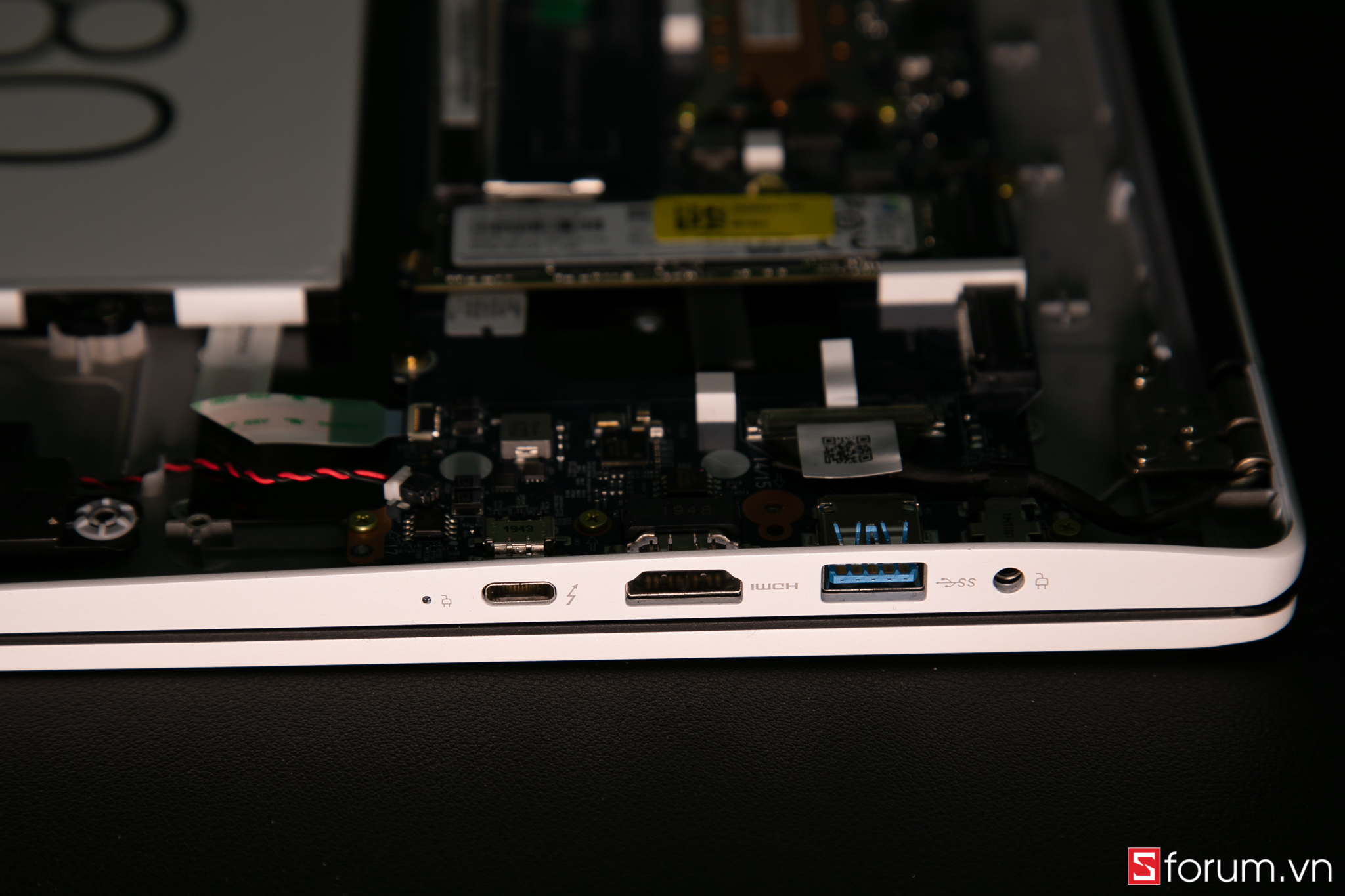 Khám phá nội thất LG Gram 17 inch: Mainboard siêu gọn nhưng dễ nâng cấp ...