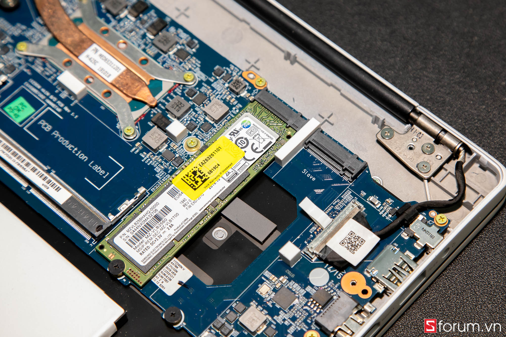 Khám phá nội thất LG Gram 17 inch: Mainboard siêu gọn nhưng dễ nâng cấp ...