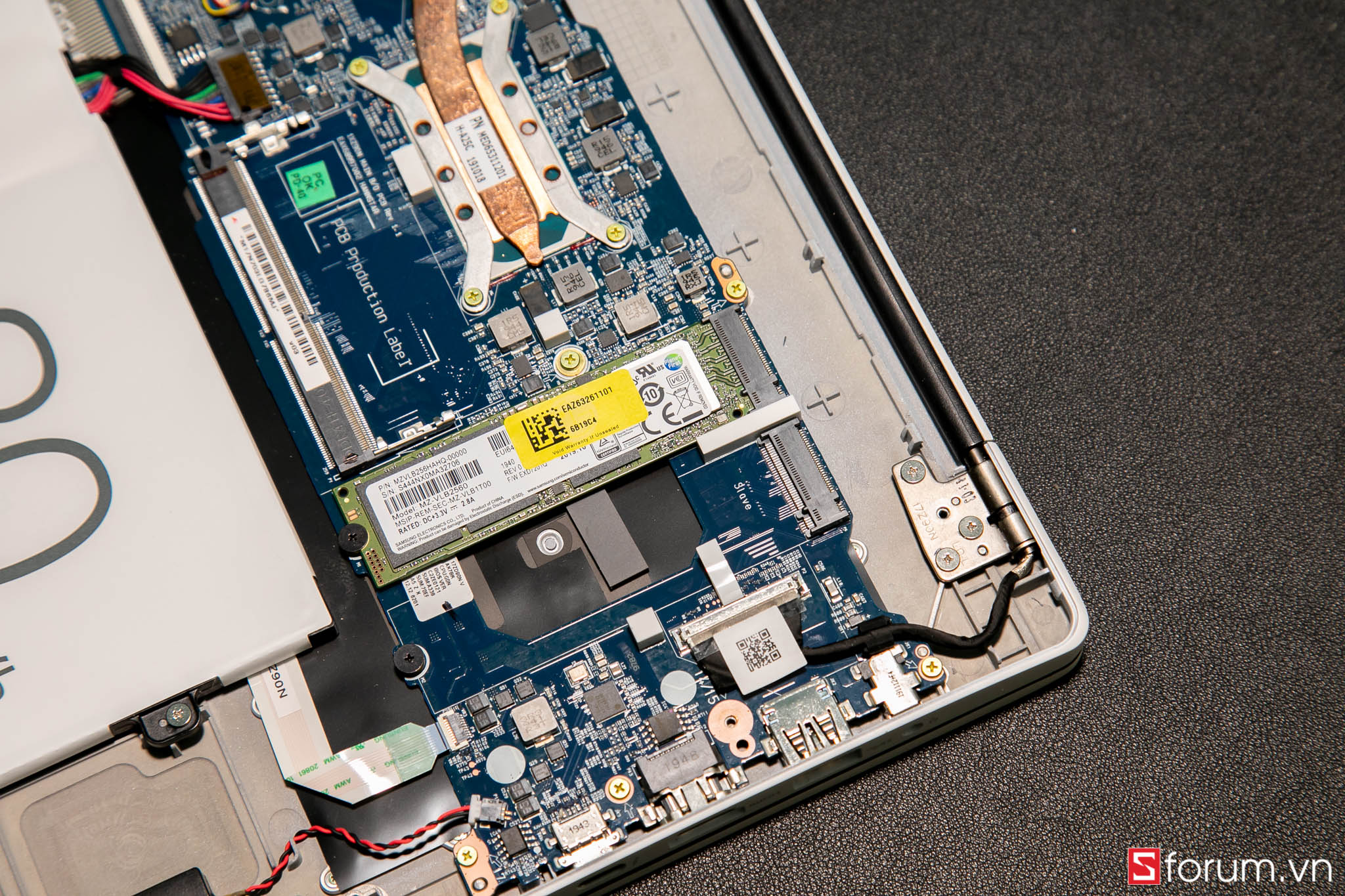 Khám phá nội thất LG Gram 17 inch: Mainboard siêu gọn nhưng dễ nâng cấp ...