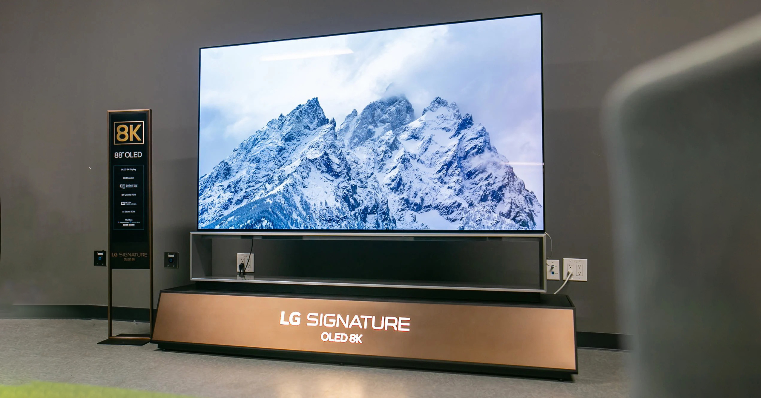 LG ra mắt OLED TV lớn nhất thế giới: 88 inch, độ phân giải 8K, giá hơn ...