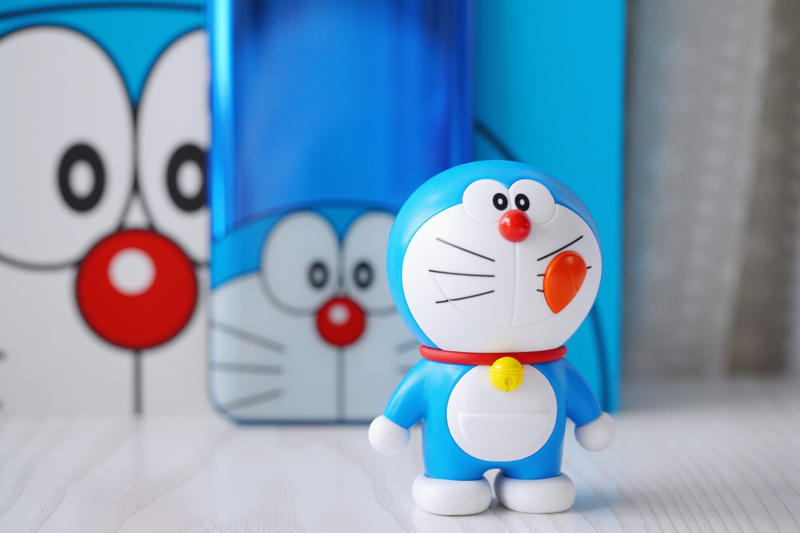 Cận cảnh smartphone Doraemon dễ thương nhất quả đất
