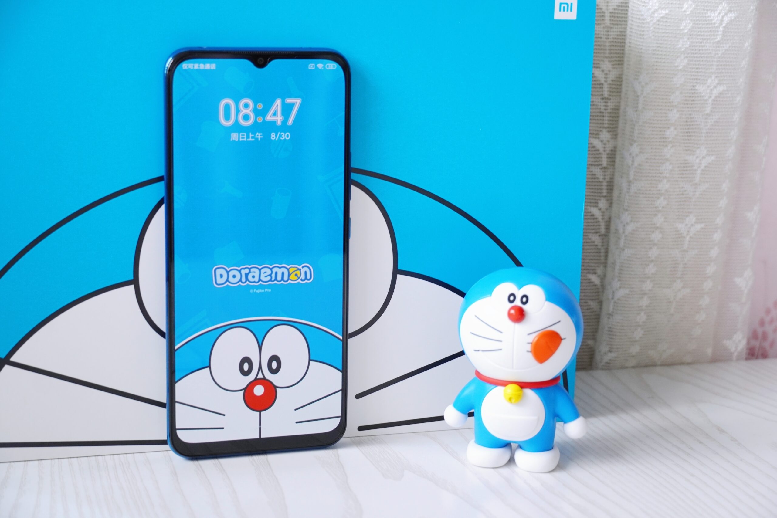 Cận cảnh smartphone Doraemon dễ thương nhất quả đất