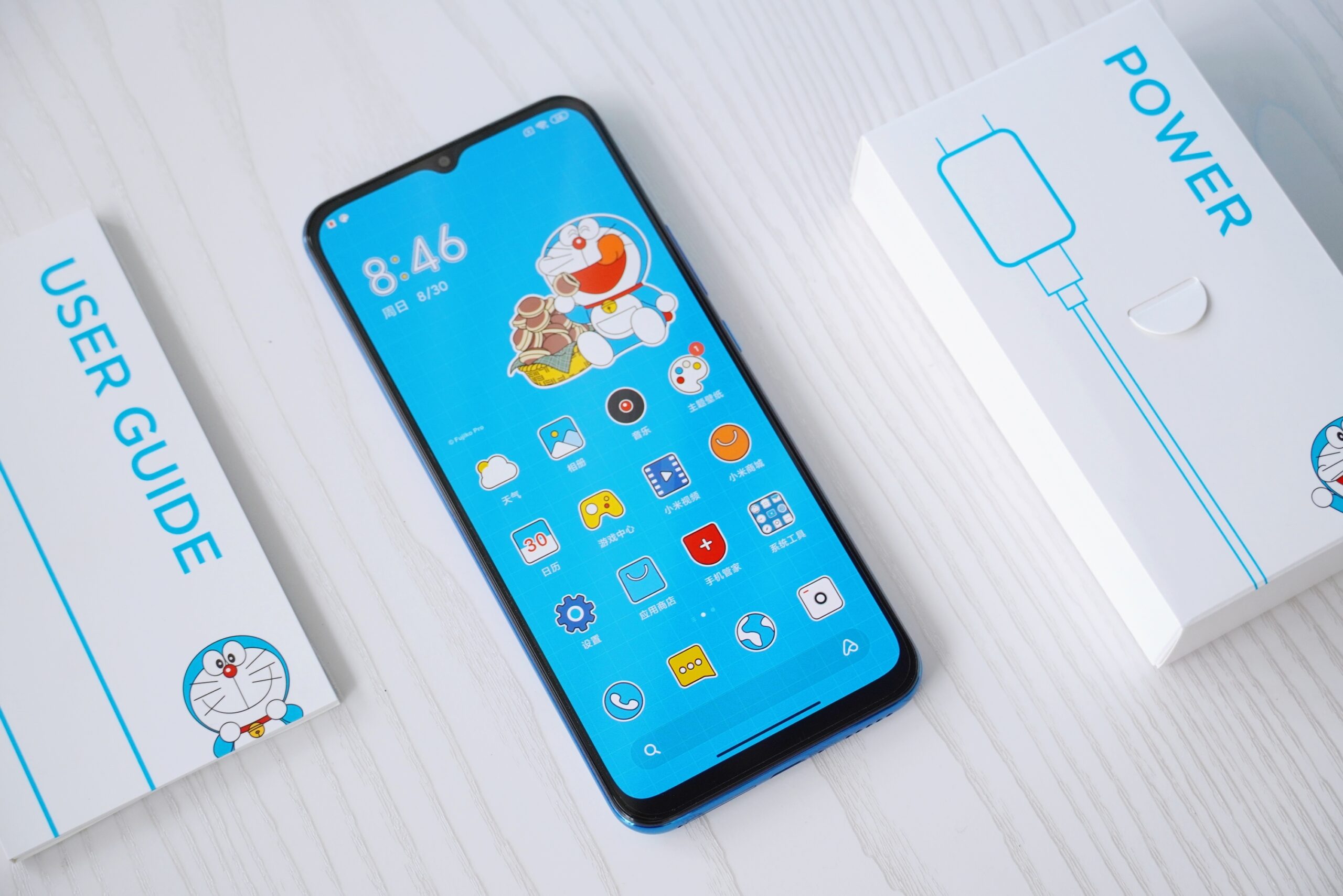 Cận cảnh smartphone Doraemon dễ thương nhất quả đất