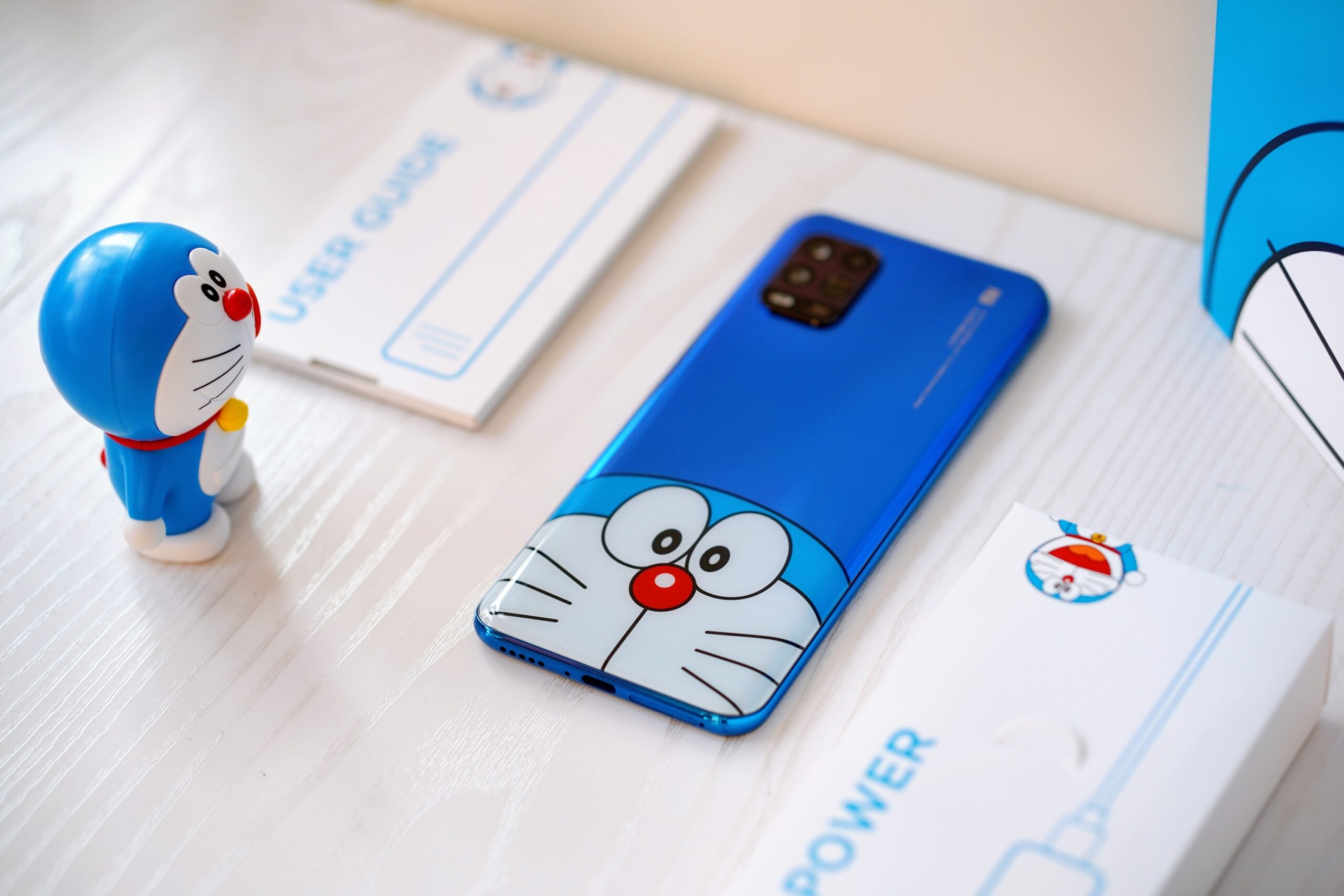 Cận cảnh smartphone Doraemon dễ thương nhất quả đất
