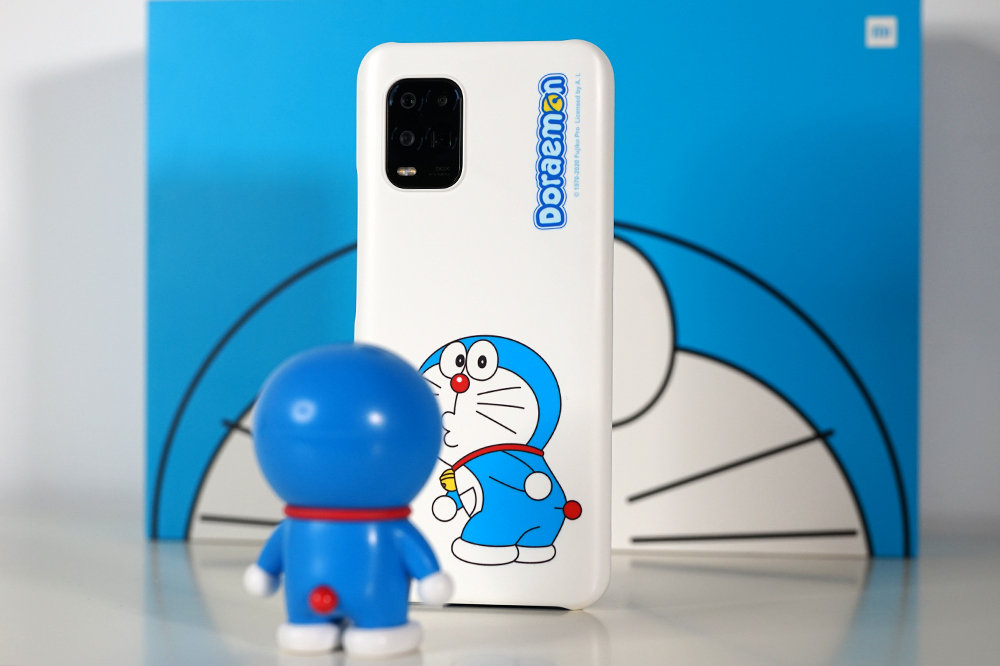 Cận cảnh smartphone Doraemon dễ thương nhất quả đất