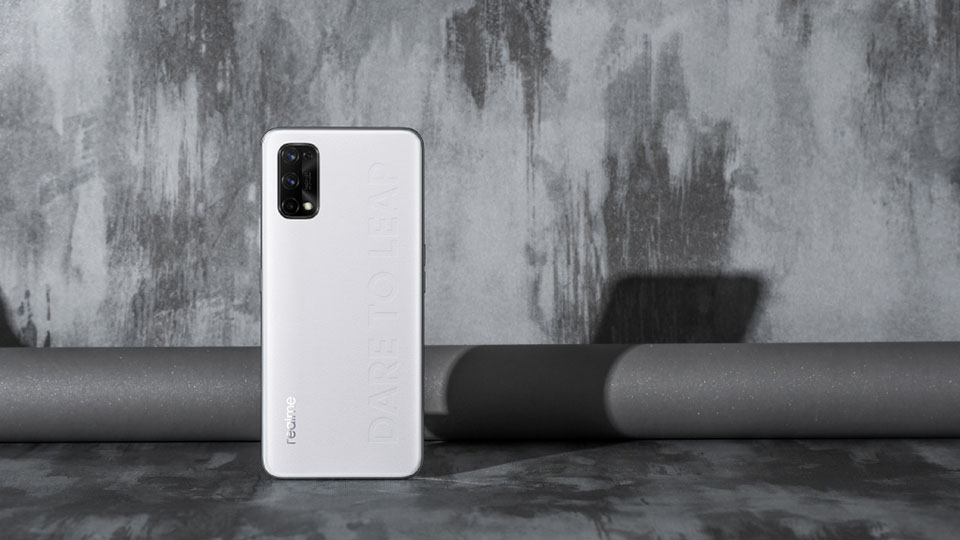 Realme Q2 Pro bất ngờ lộ diện với mặt lưng bằng da, 4 camera sau