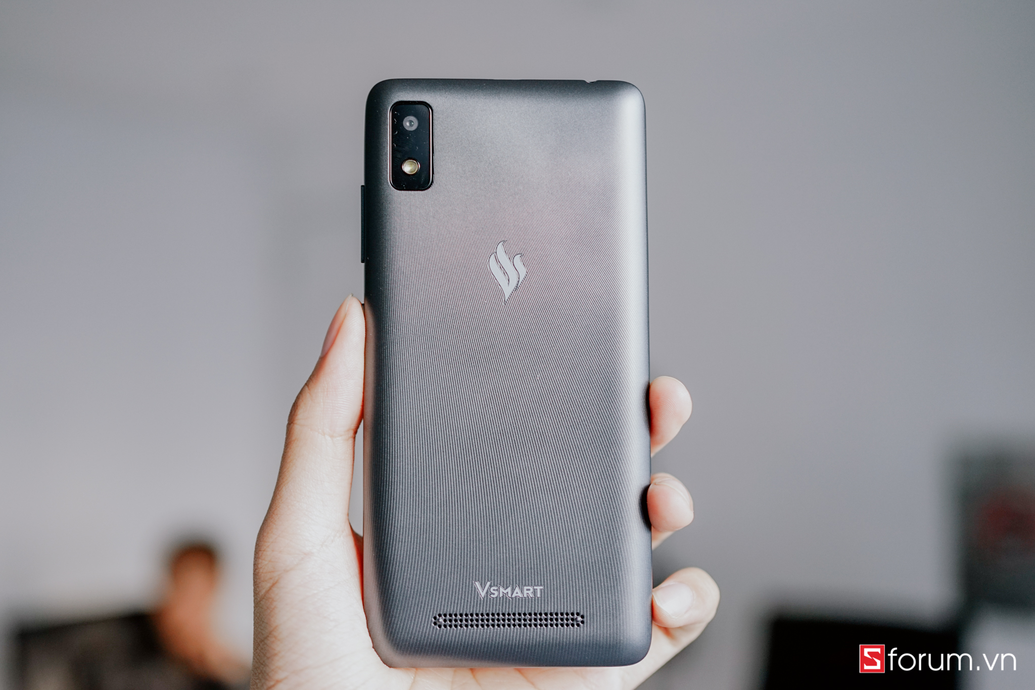 Trên tay Vsmart Bee Lite: Smartphone 4G giá rẻ nhất thị trường, nhưng ...