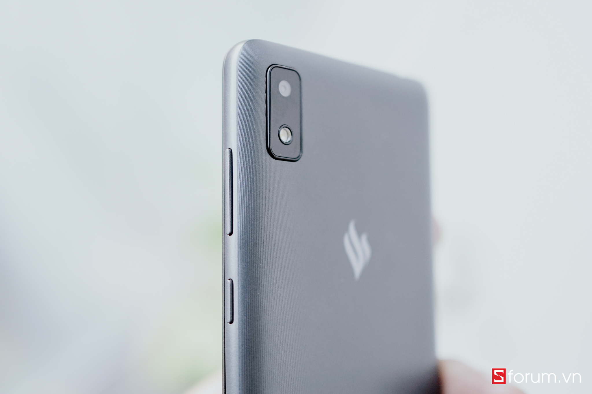 Trên tay Vsmart Bee Lite: Smartphone 4G giá rẻ nhất thị trường, nhưng ...