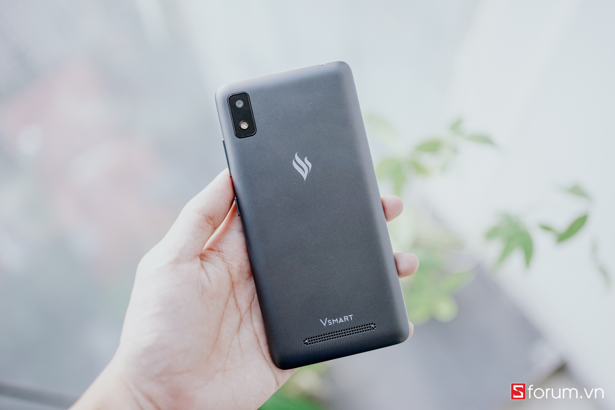 Trên tay Vsmart Bee Lite: Smartphone 4G giá rẻ nhất thị trường, nhưng ...
