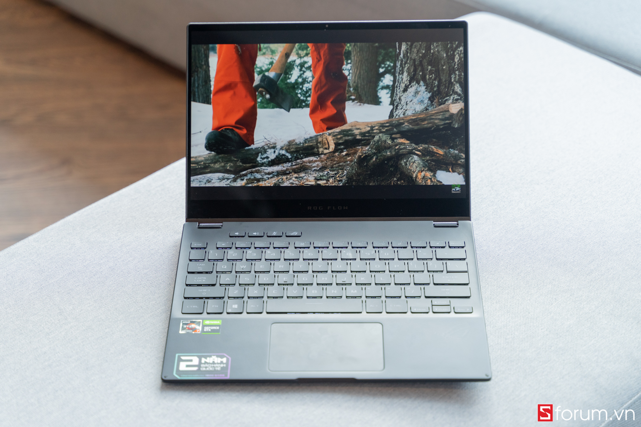 Trên tay ASUS ROG Flow X13: Laptop gaming mạnh mẽ trong "thân hình ...