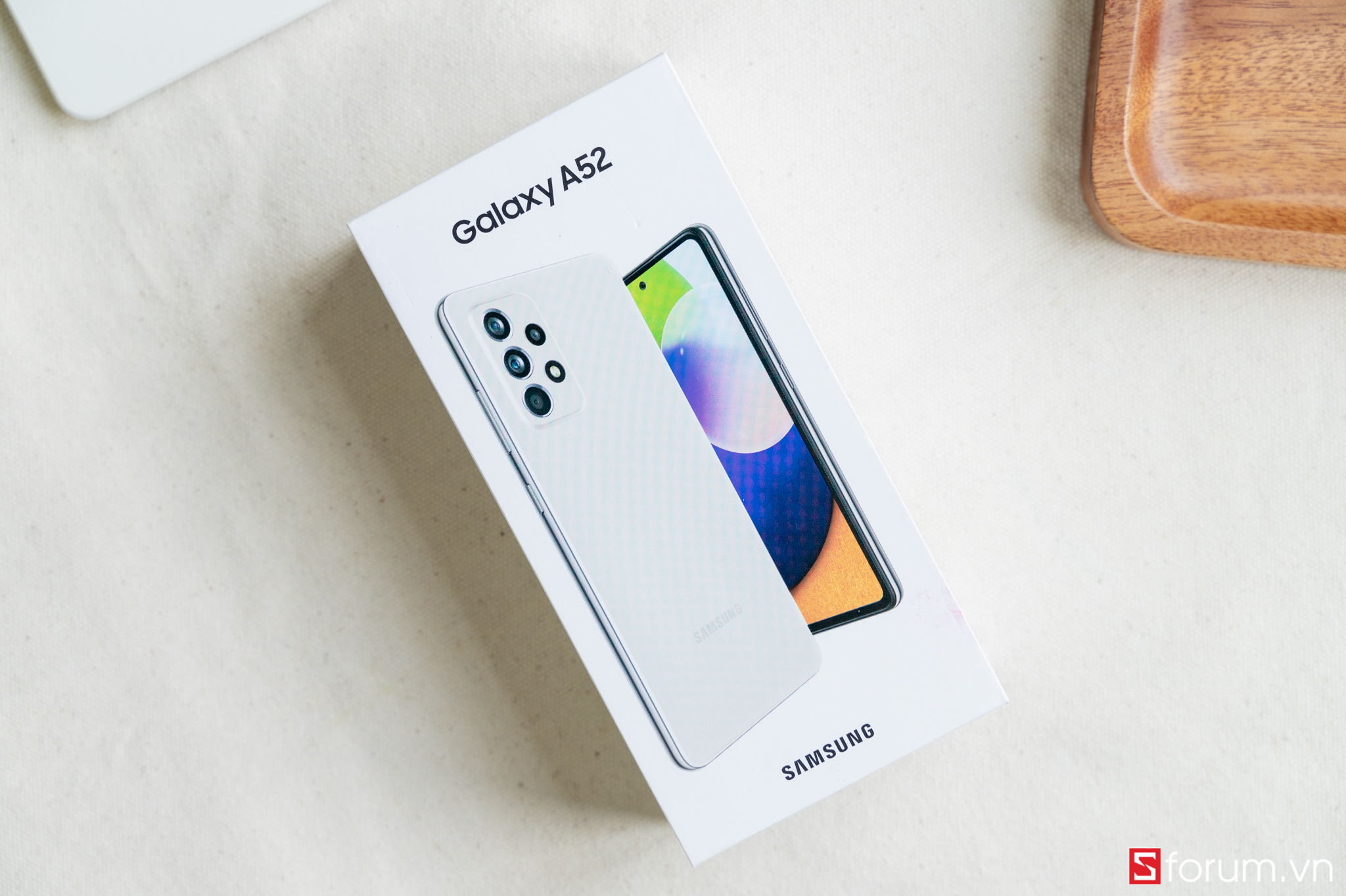 Mở hộp Galaxy A52 và Galaxy A72 chính hãng: Đầy đủ cáp, sạc nhanh