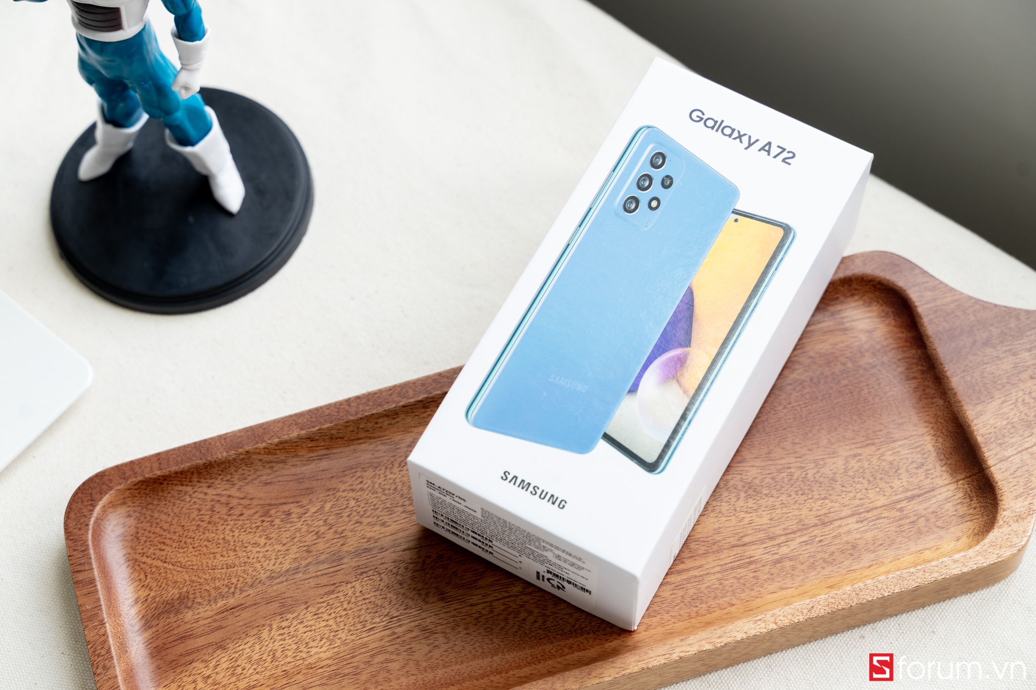 Mở hộp Galaxy A52 và Galaxy A72 chính hãng: Đầy đủ cáp, sạc nhanh