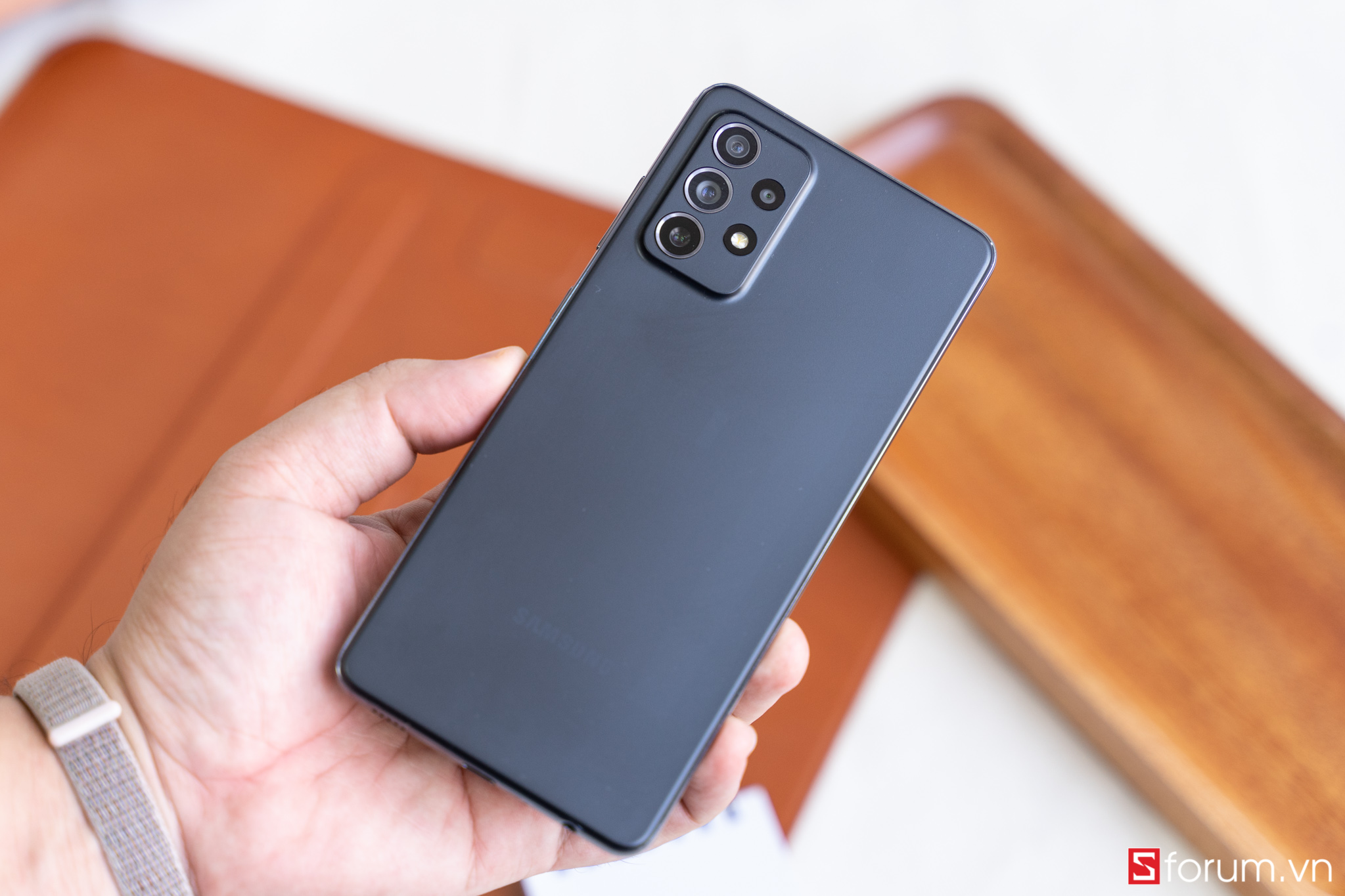 So sánh Galaxy A73 và Galaxy A72: Có đáng để người dùng nâng cấp?