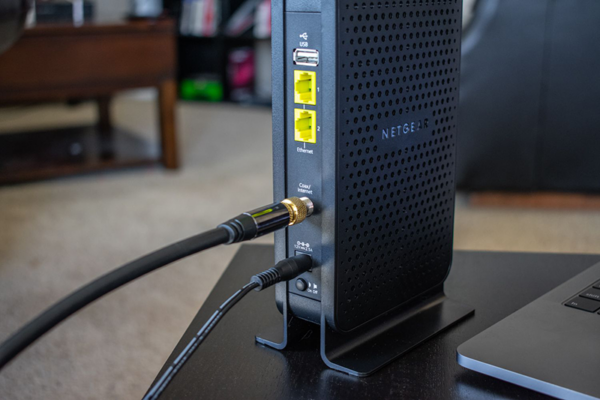 Modem là gì? Tìm hiểu chức năng và ưu/nhược điểm của modem