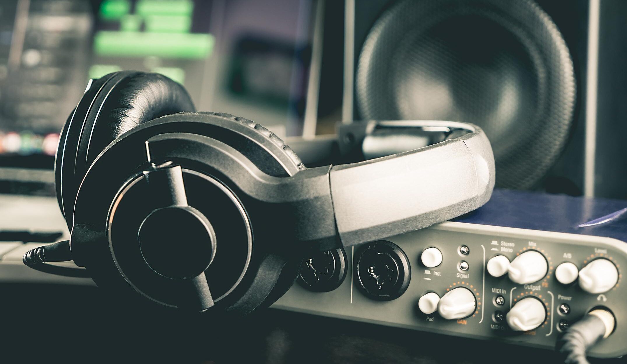 Có nên mua loa, tai nghe cũ không? Các bước chọn mua và lưu ý khi mua quan trọng nhất bạn cần biết