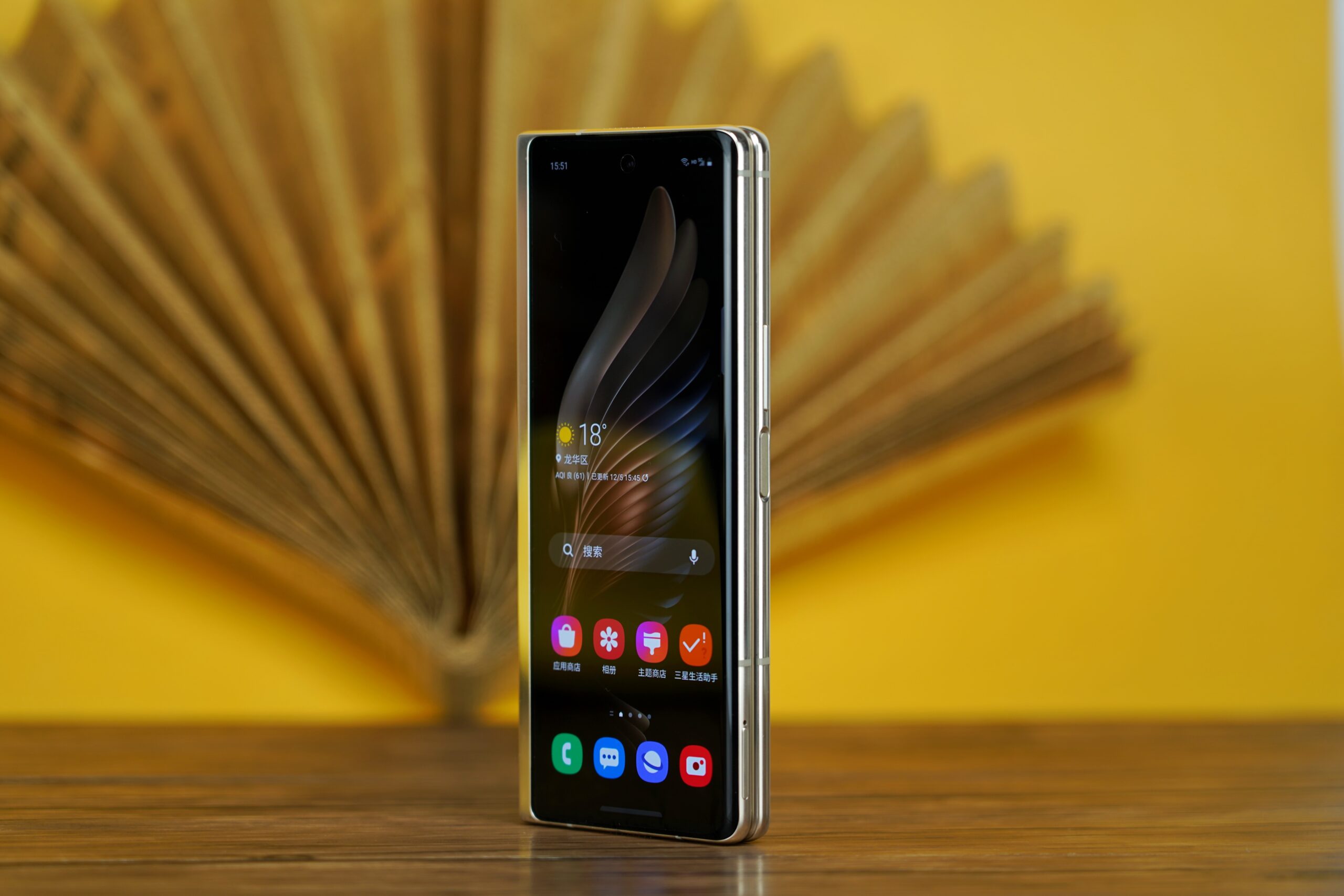 Mở hộp Samsung W21 5G: "Anh em sinh đôi" với Galaxy Z Fold2 nhưng giá ...