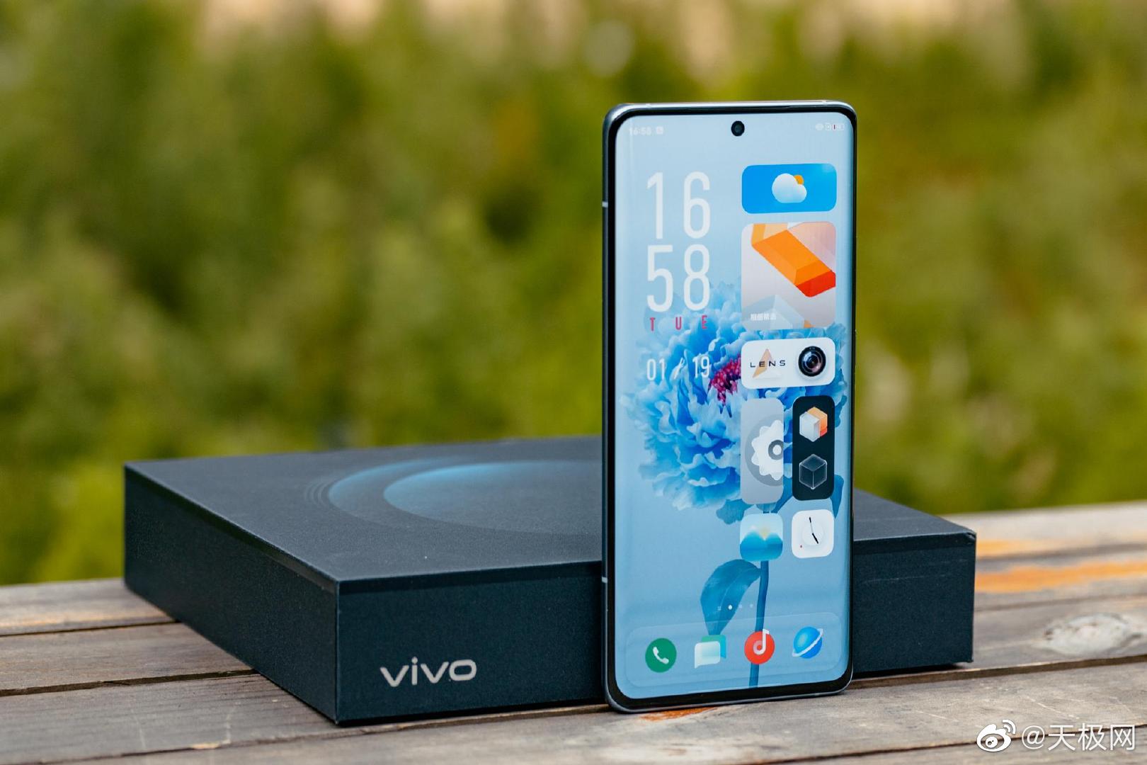 So sánh OPPO Reno6 Pro+ vs Vivo X60 Pro+: Mua điện thoại nào hợp lý hơn?