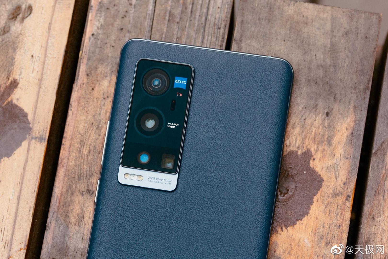 So sánh OPPO Reno6 Pro+ vs Vivo X60 Pro+: Mua điện thoại nào hợp lý hơn?