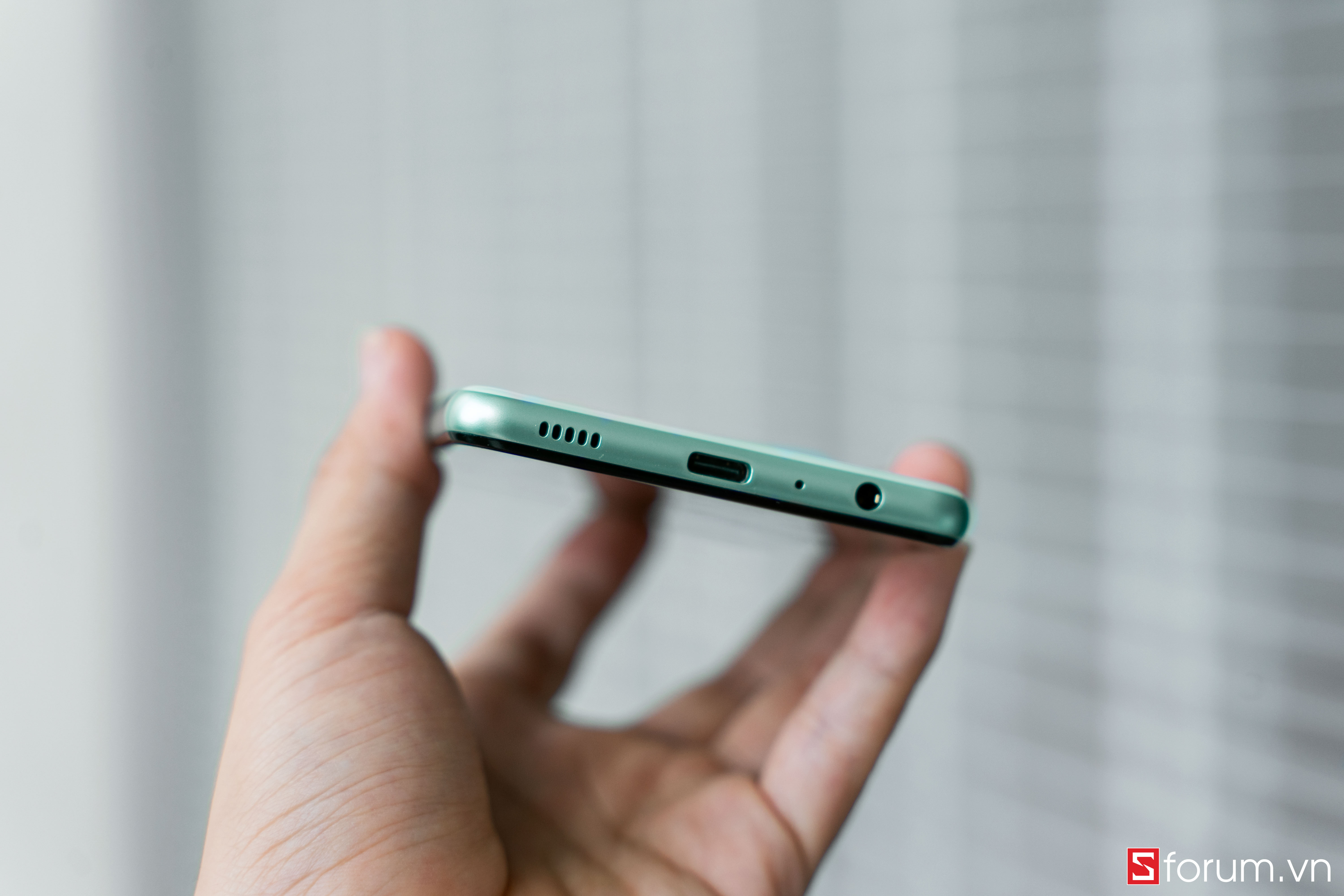 Trên tay Galaxy A22 LTE: Màu đẹp, 4 camera 48MP có OIS, pin 5000mAh sạc ...