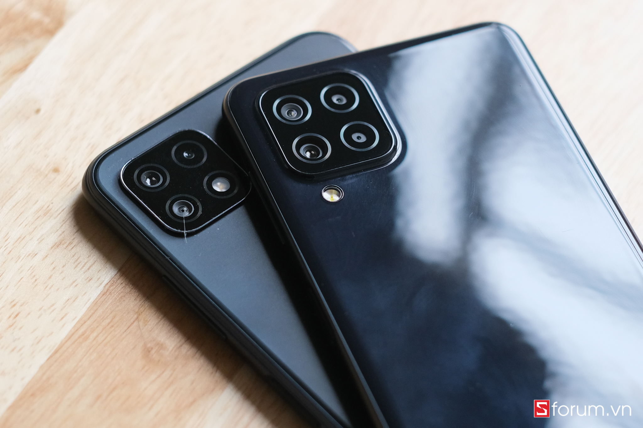 So sánh Galaxy A22 LTE và 5G: "Anh em" một nhà nhưng chẳng ai giống ai!