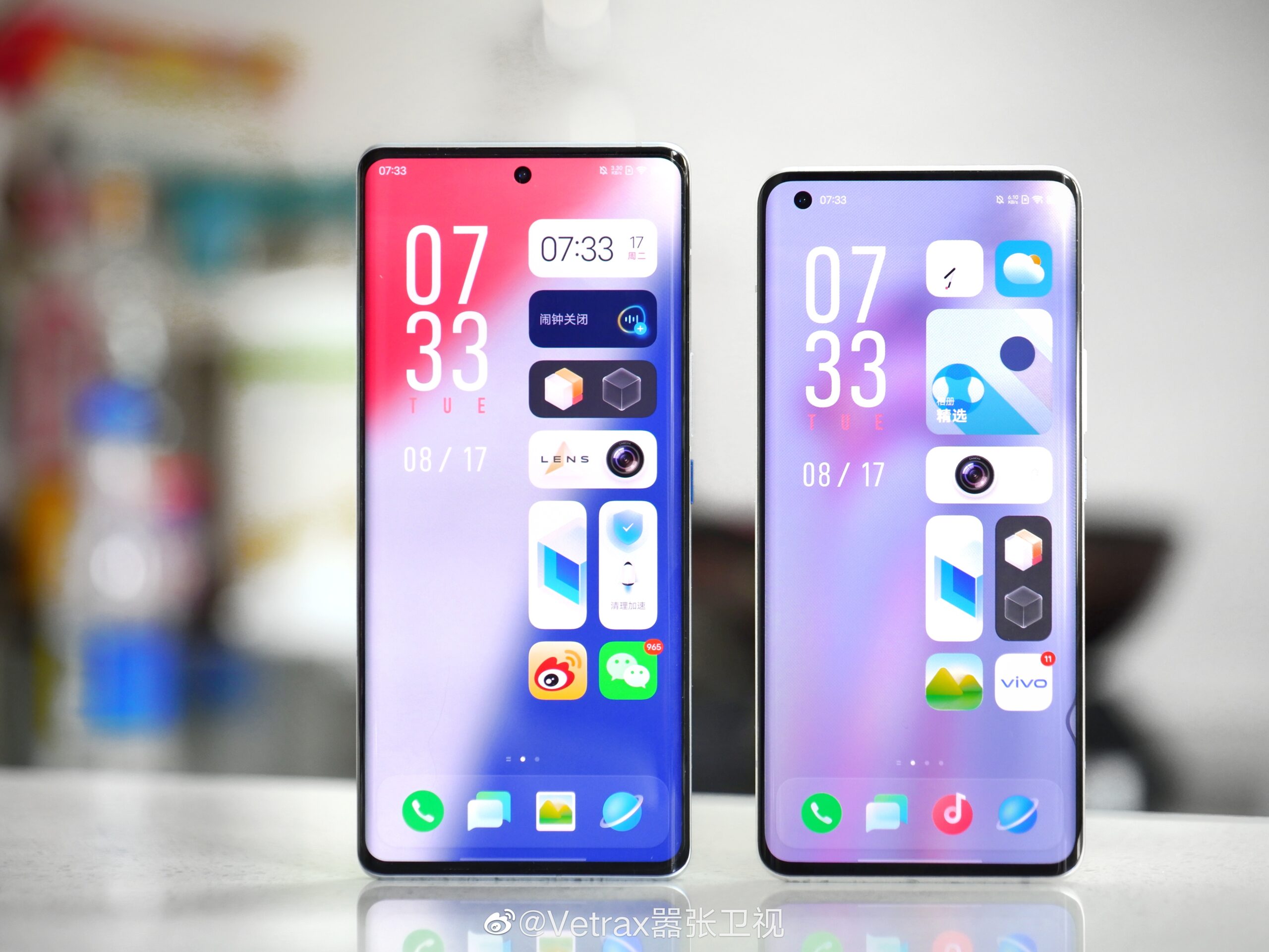 Trên tay iQOO 8 Pro: Mặt lưng giả carbon, màn hình OLED E5 cao cấp, Snapdragon 888+, sạc nhanh ...