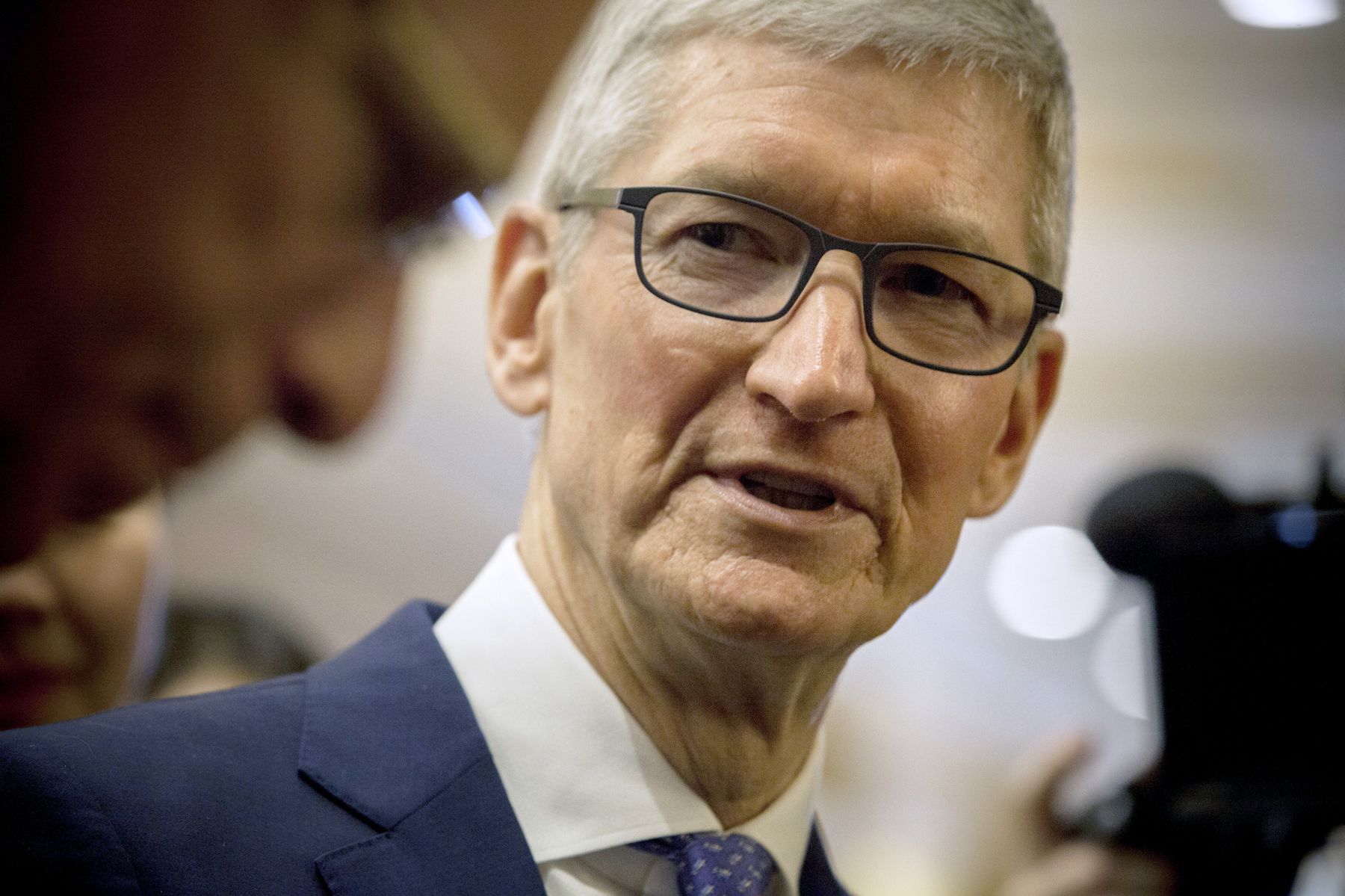 Kỷ niệm 10 năm lên làm CEO, Tim Cook được "thưởng" 750 triệu USD