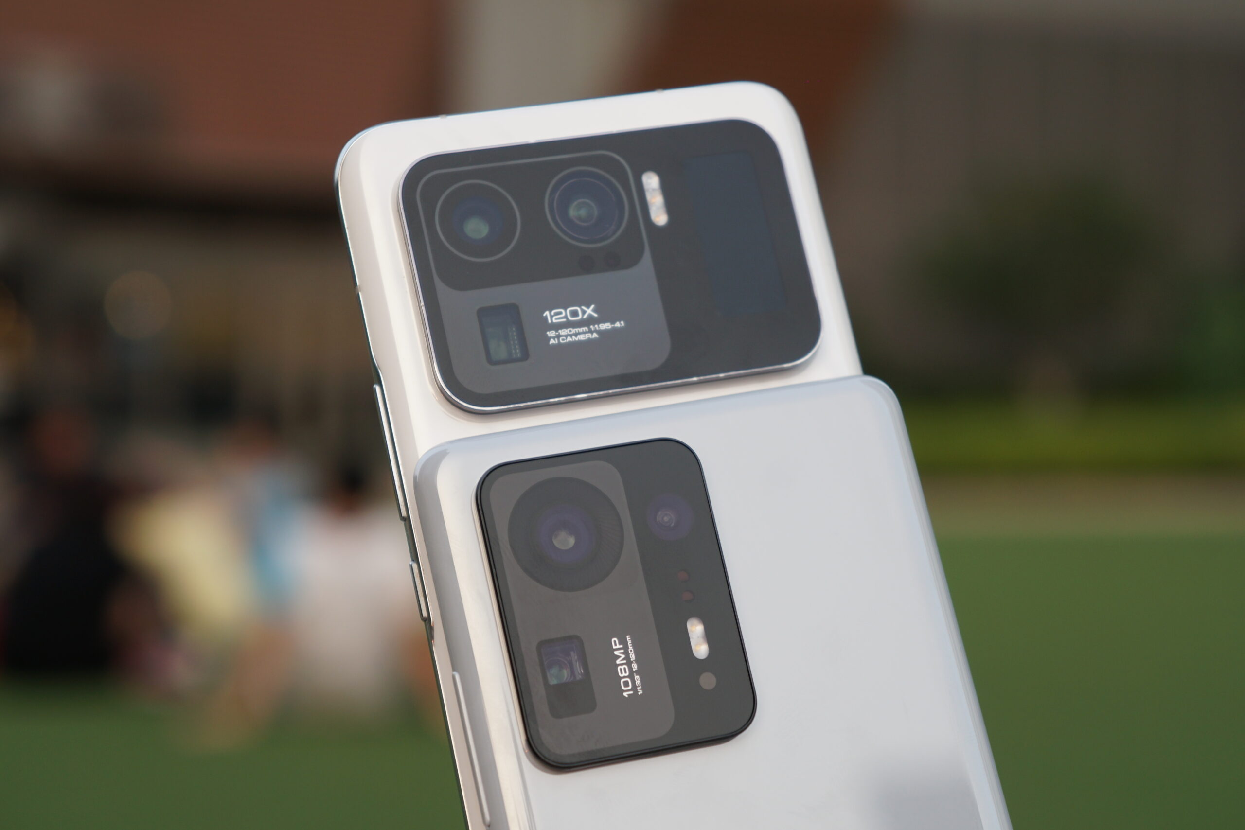 Đo dáng Xiaomi Mi MIX 4 và Mi 11 Ultra: Giá ngang nhau, đâu mới là sự ...